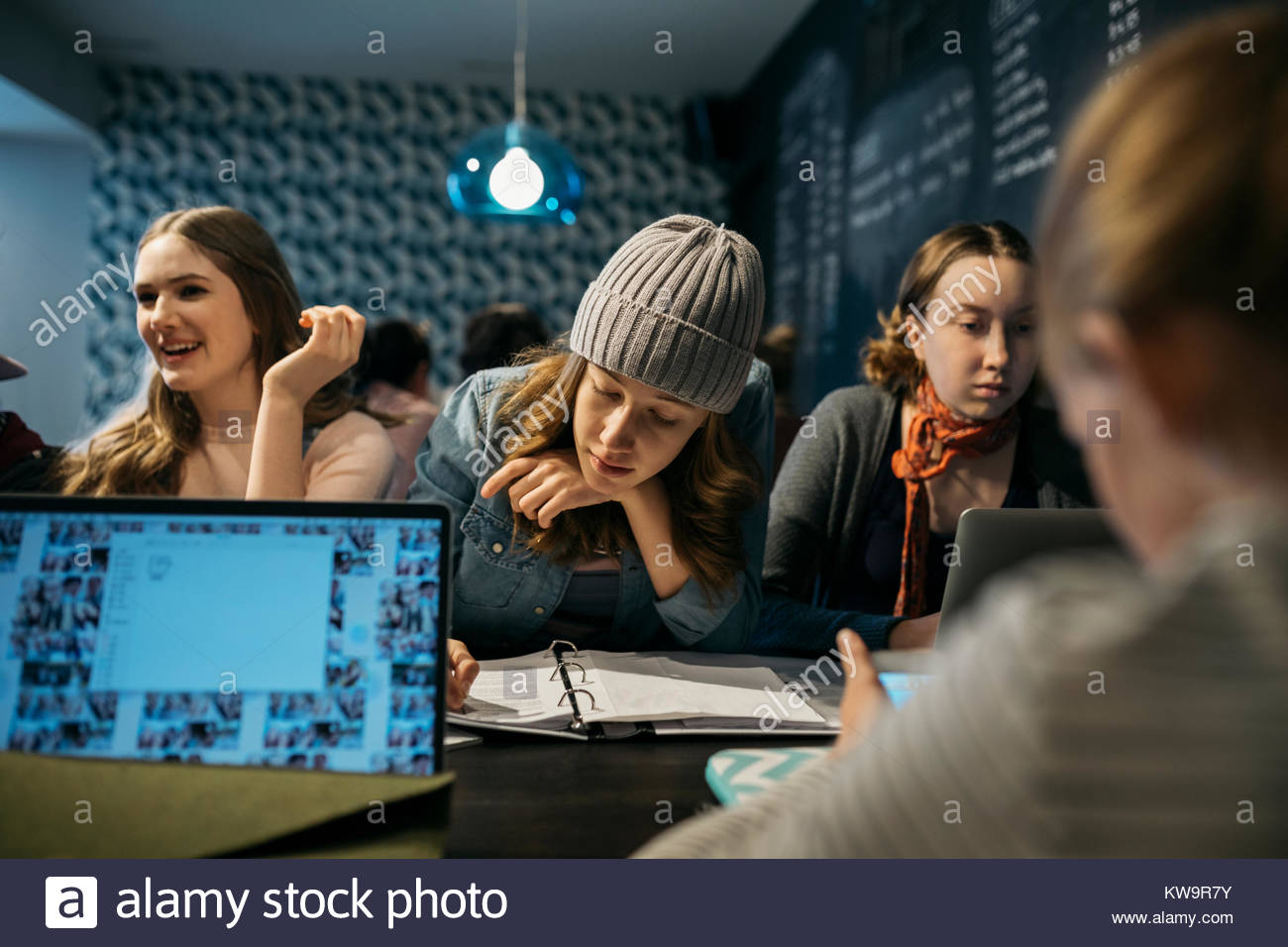 Studying school girl hi-res stock photography and images - Alamy