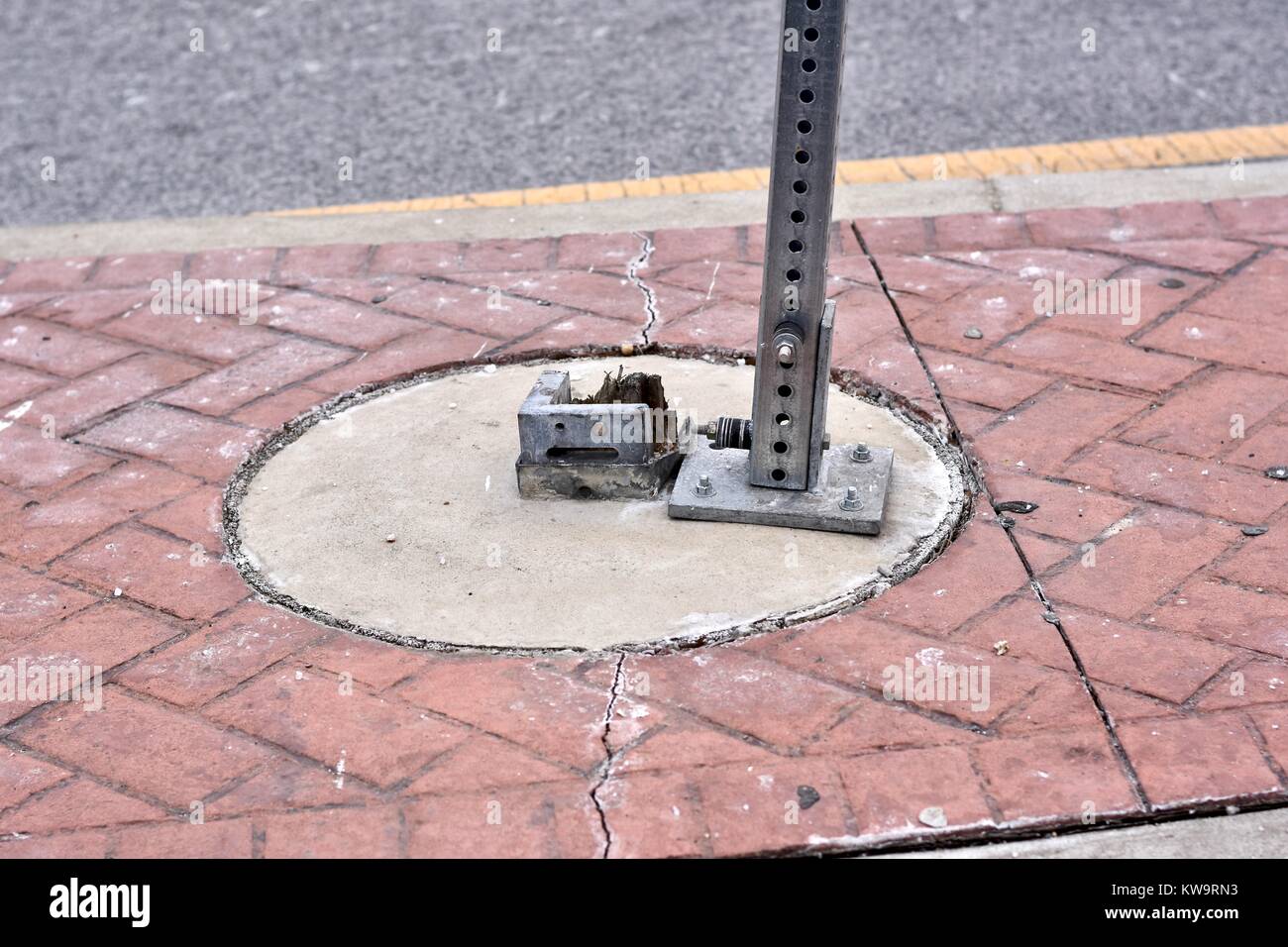 Broken traffic sign hi-res stock photography and images - Alamy