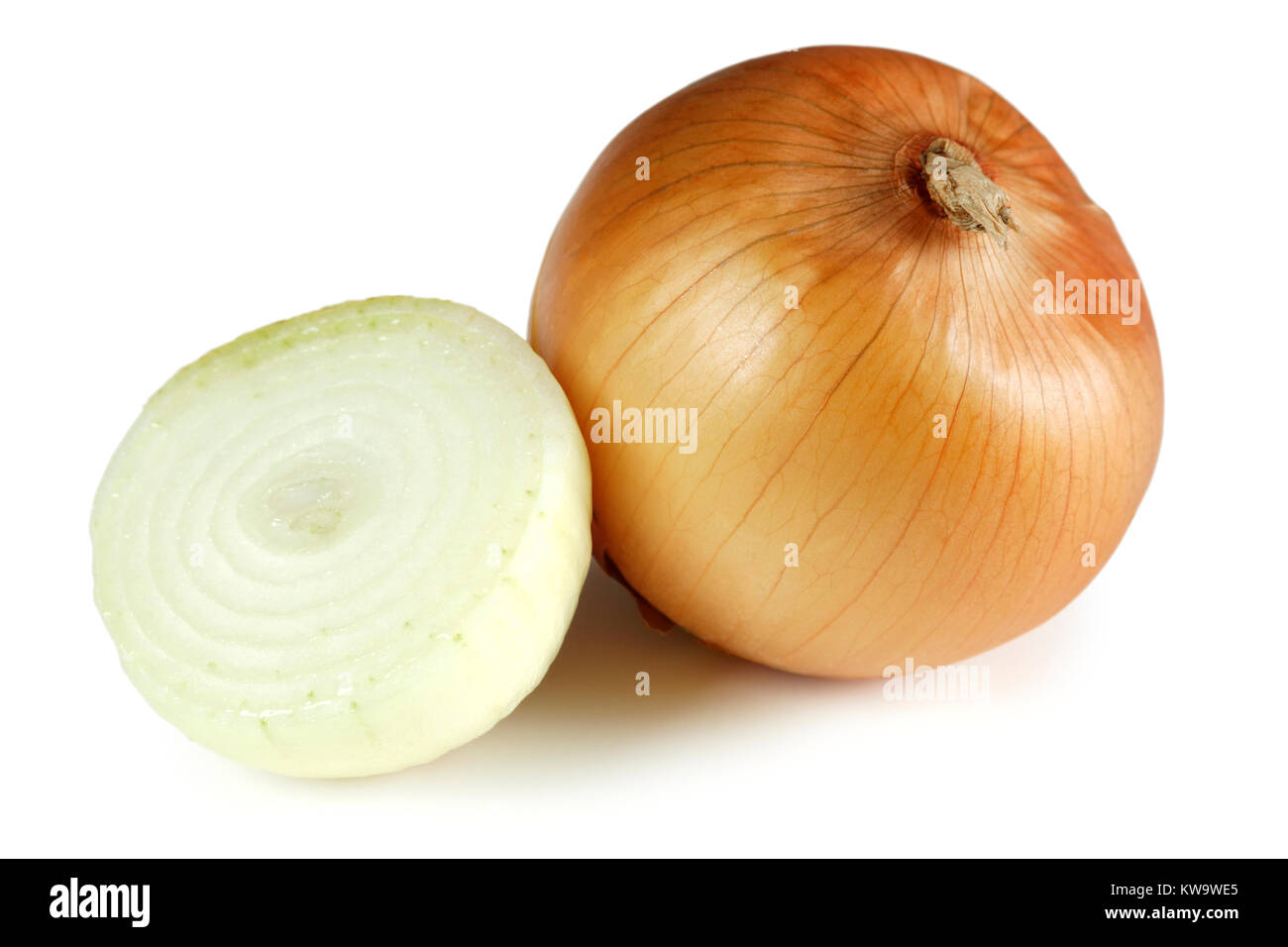 Photo of two onions, one full with the skin and one sliced in half ...