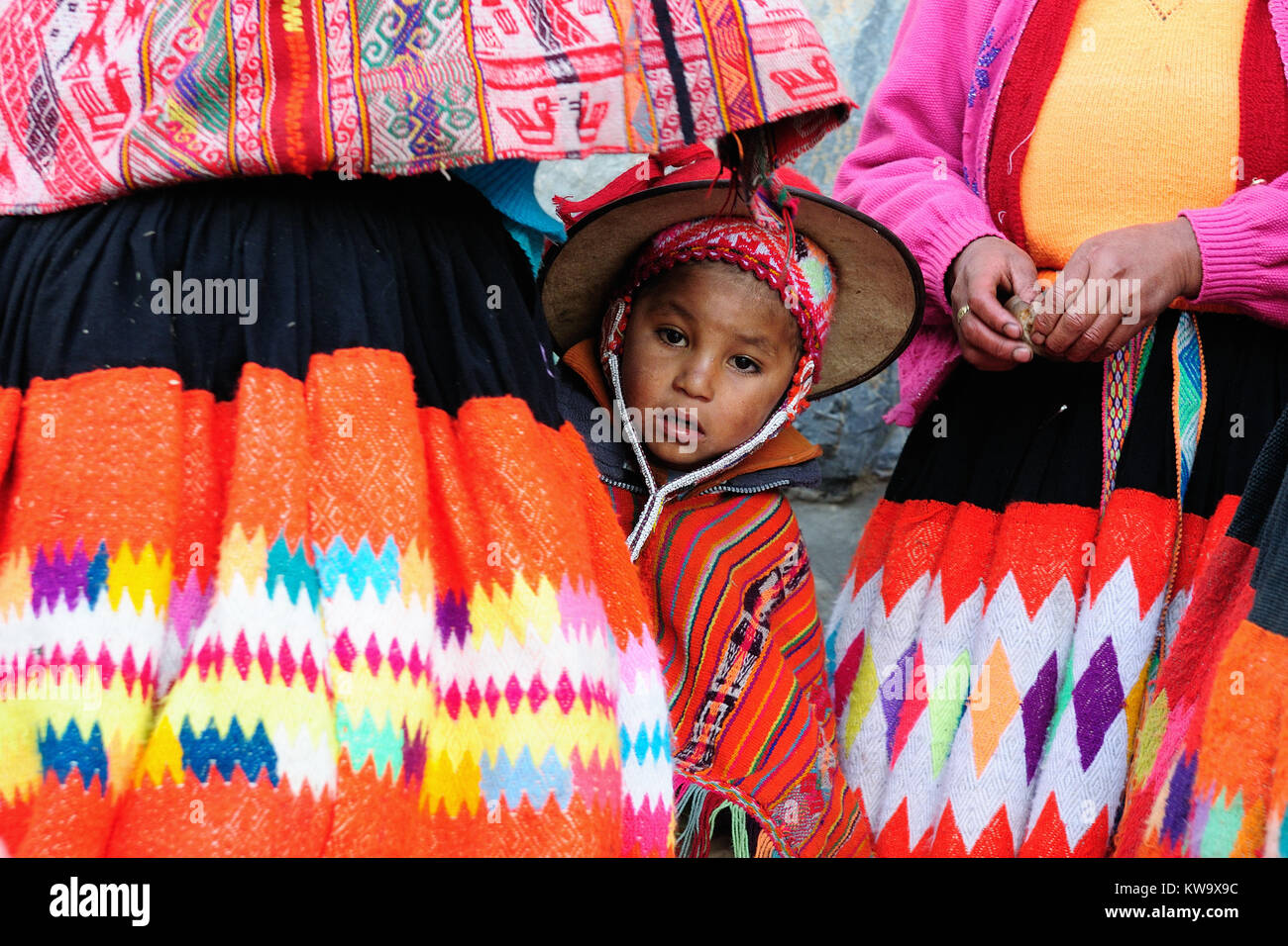 Peruvian children in traditional dress hi-res stock photography and ...