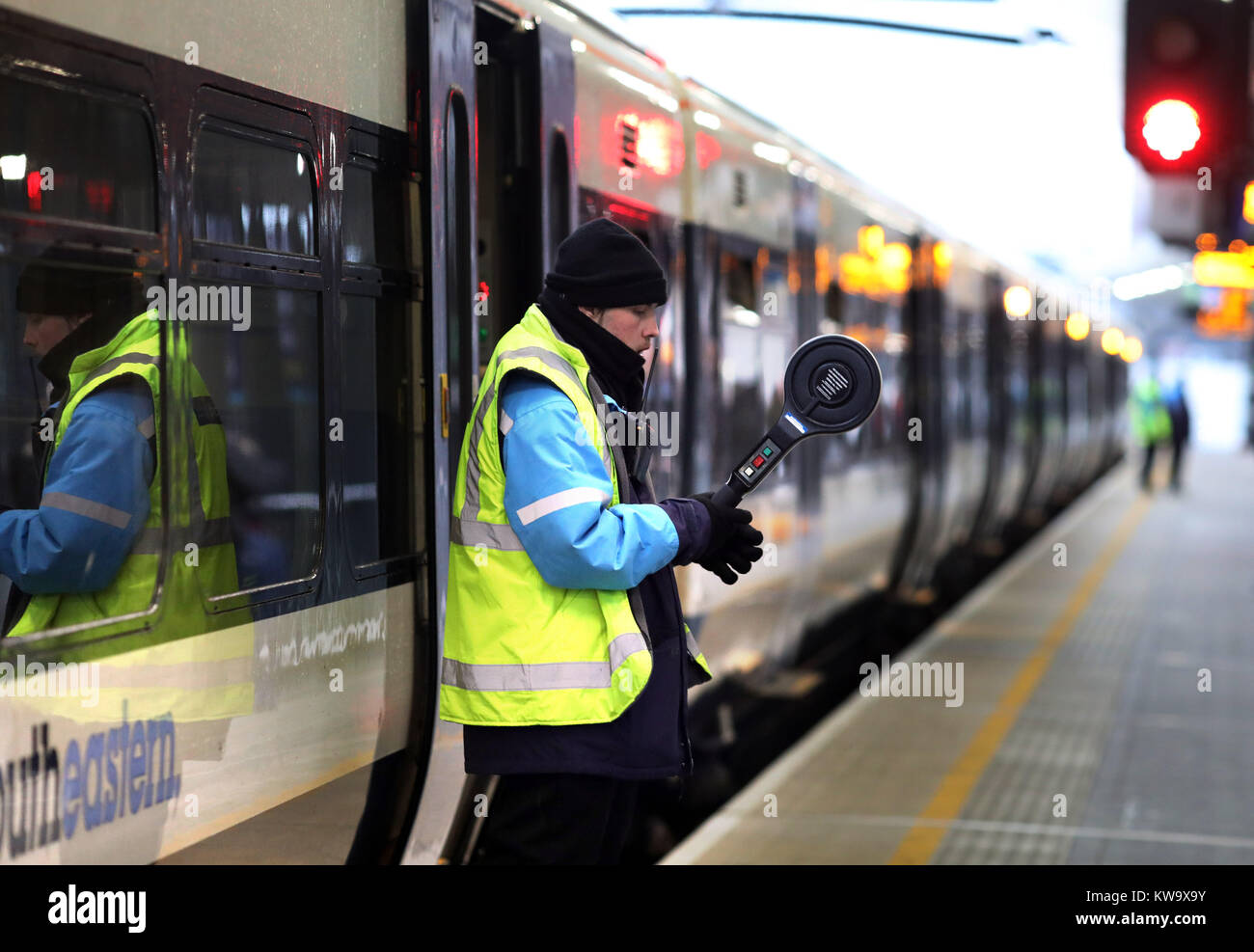 Pic shows: Cold bored guard Back to work January 2nd after holiday ...