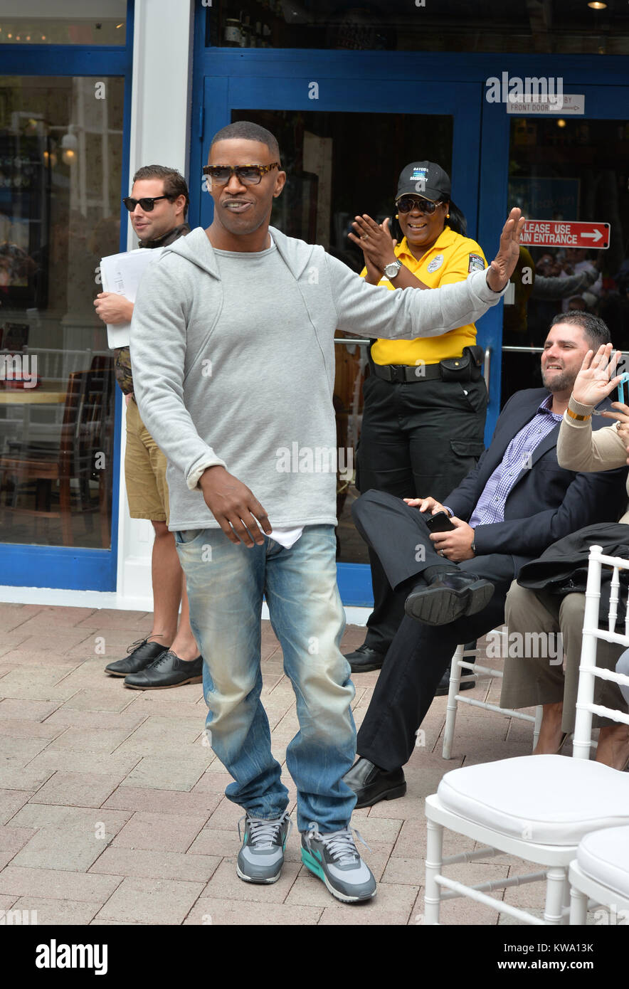 MIAMI, FL - DECEMBER 09: Actors Quvenzhane Wallis, Cameron Diaz, Bobby ...