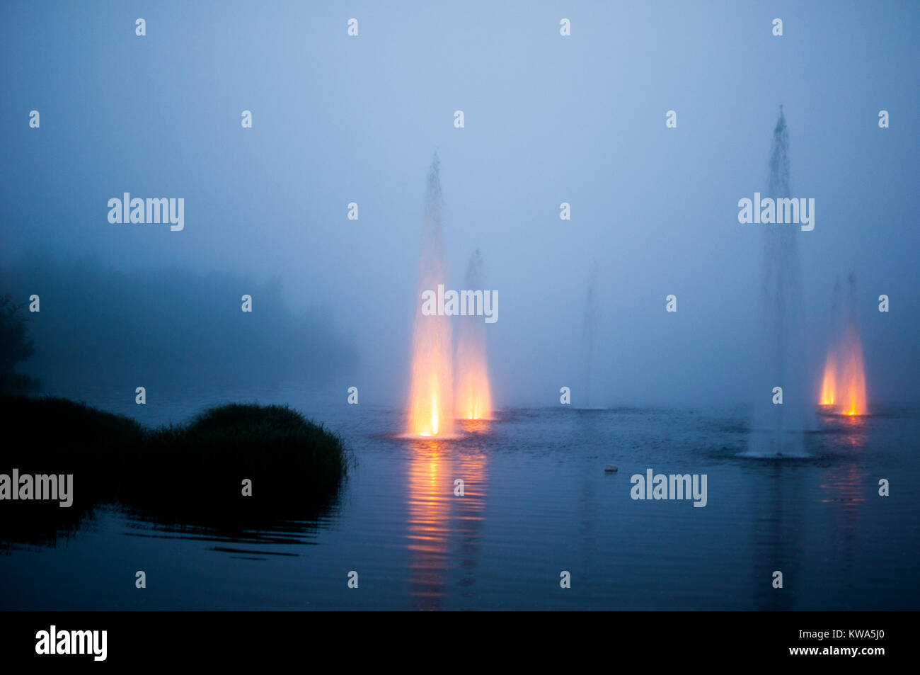 Fountain water haze hi-res stock photography and images - Alamy