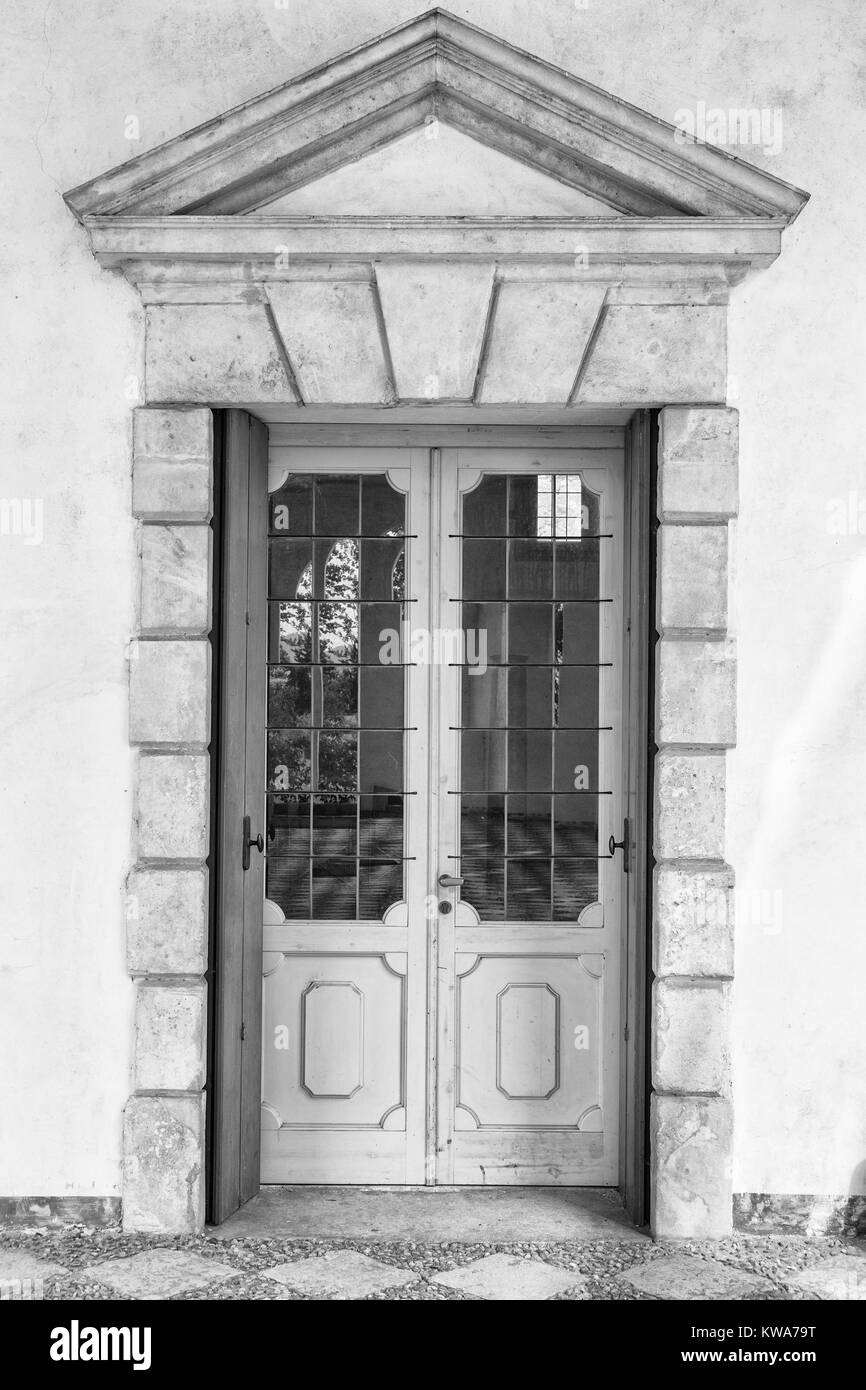 Triangular arch hi-res stock photography and images - Alamy