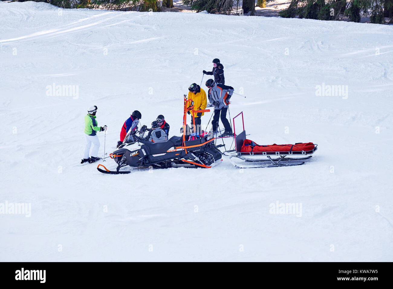 Mountain rescue stretcher snow hi-res stock photography and images - Alamy