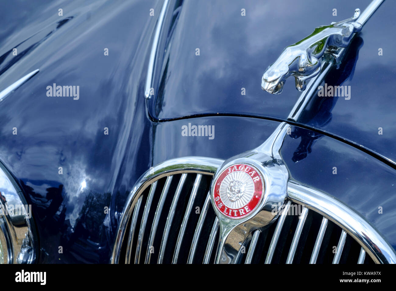 Jaguar Mark 2 front grill Stock Photo - Alamy