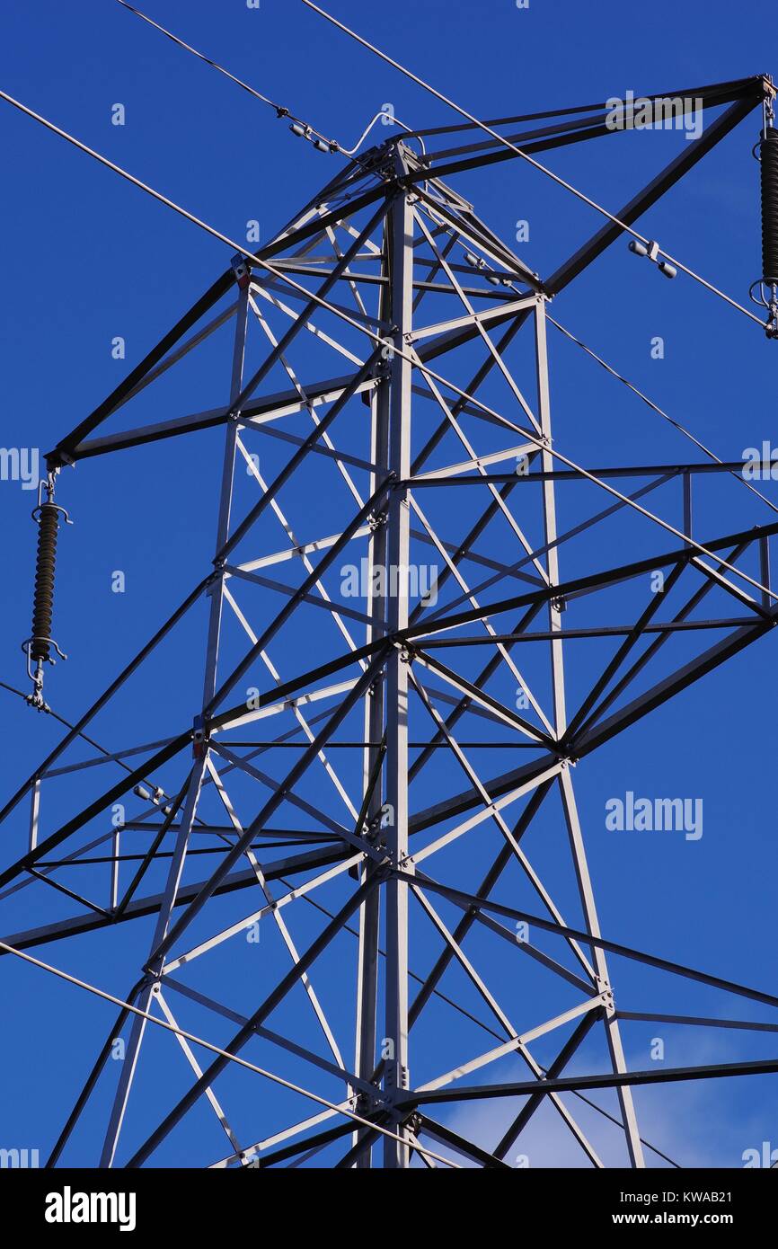Pylon supporting electricity cables hi-res stock photography and images ...