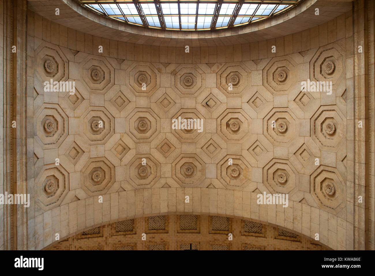 Curved ceiling hi-res stock photography and images - Alamy