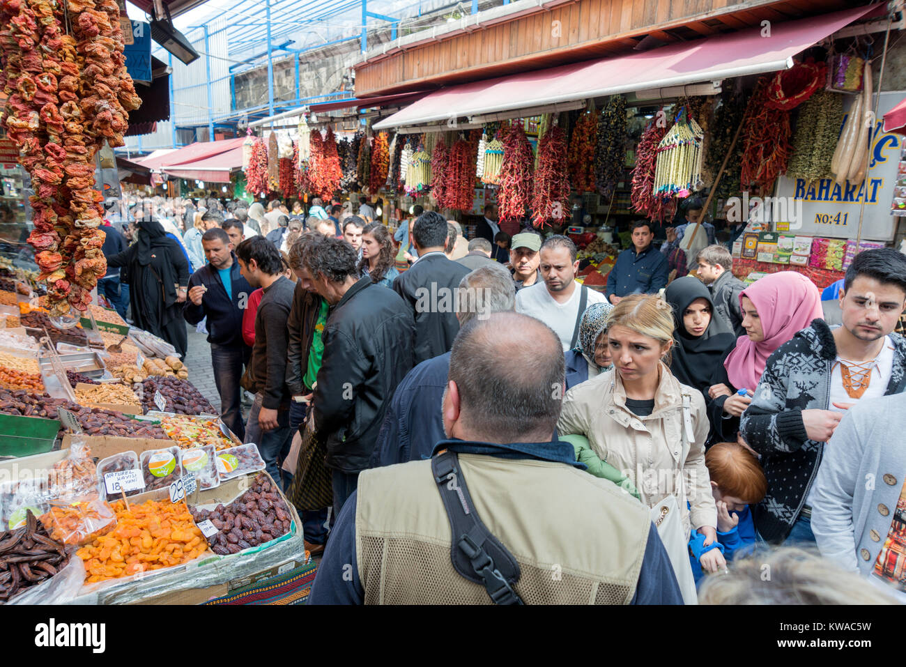 Istanbul traditional bazaars hi-res stock photography and images - Alamy