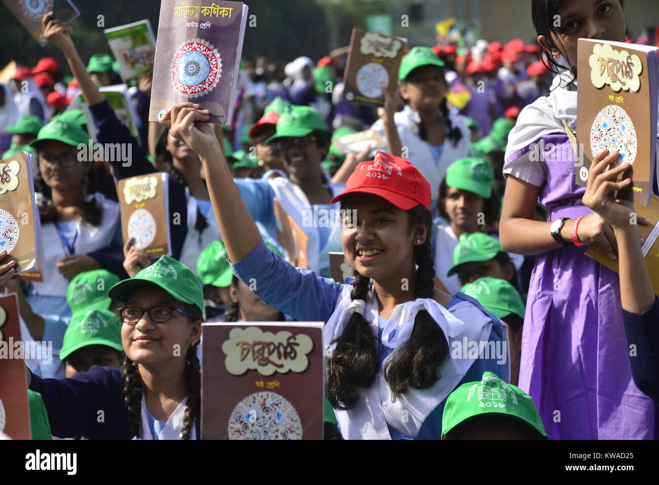 Dhaka, Bangladesh. 1st Jan, 2018. Bangladeshi School students rise up ...