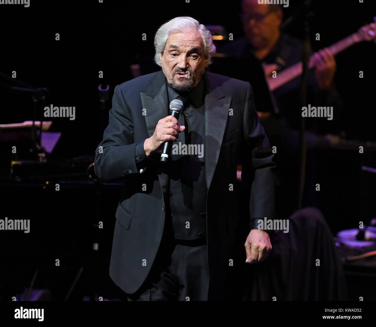 BOCA RATON - DECEMBER 31: Hal Linden performs during a New Years Eve ...