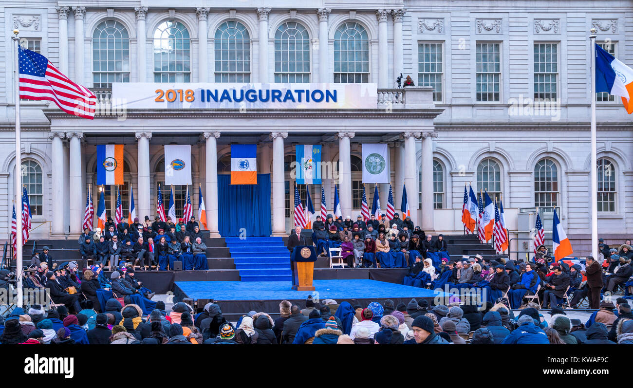 New York, USA. 1st Jan, 2018. New York City´s Mayor Bill de Blasio (C ...