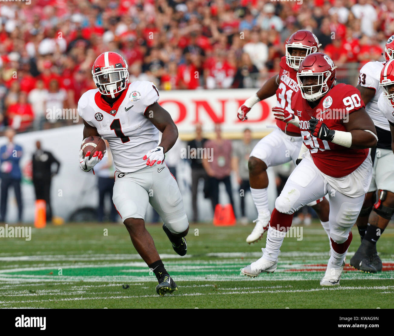 Pasadena, California, USA. 01st Jan, 2018. Georgia Bulldogs running ...