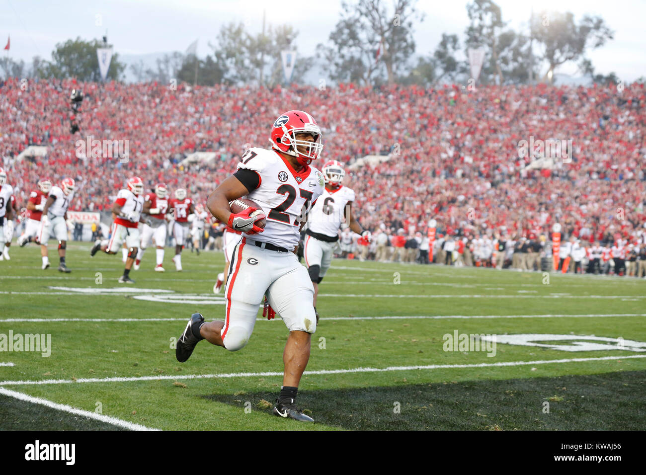 Pasadena, California, USA. 01st Jan, 2018. Georgia Bulldogs running ...