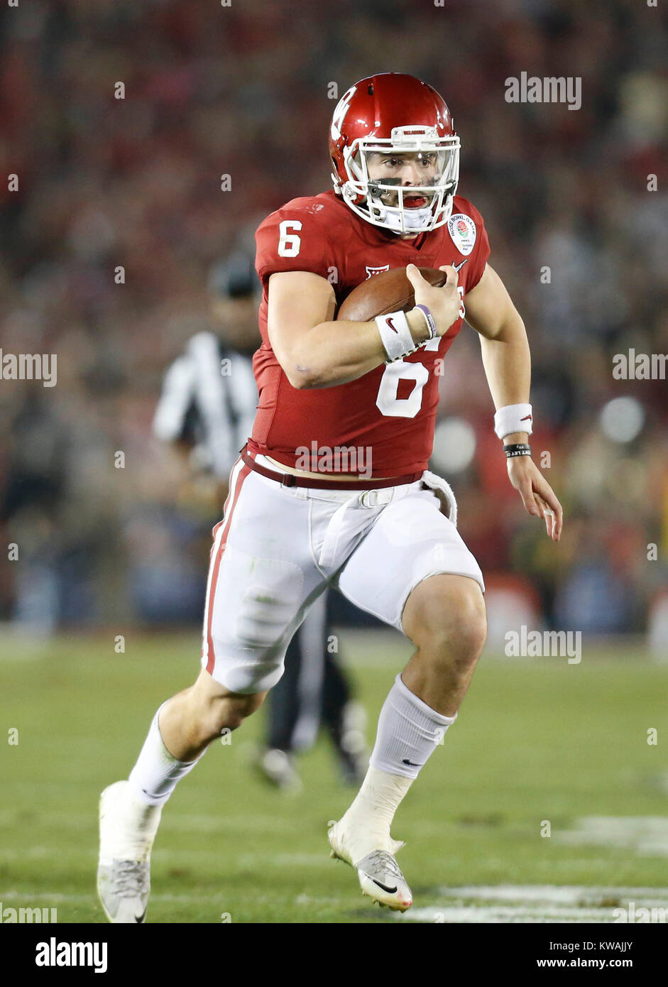 Pasadena, California, USA. 01st Jan, 2018. Oklahoma Sooners quarterback Baker Mayfield #6 ...