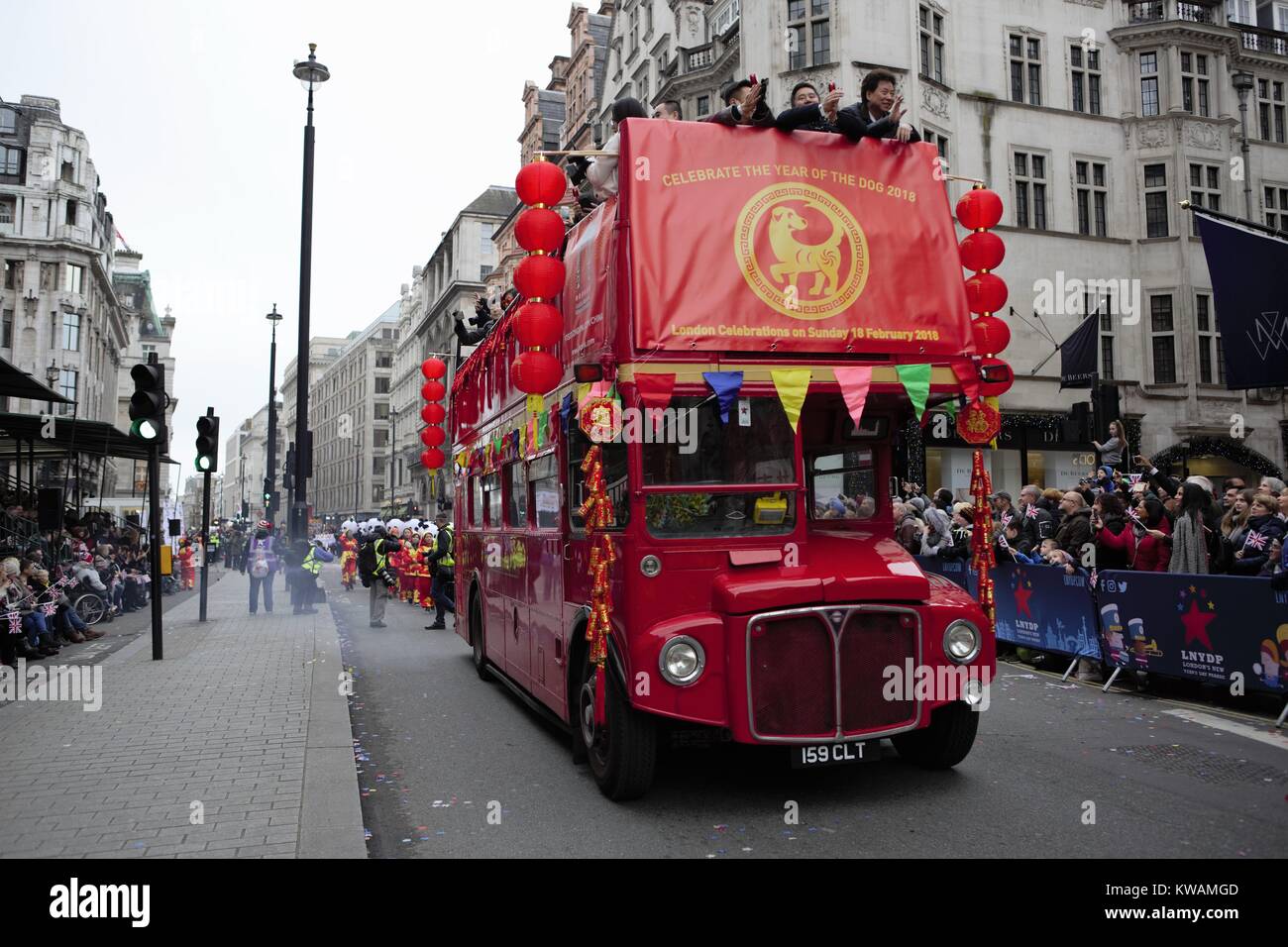London New Year's Parade 2018 - Dancers, acrobats, cheerleaders ...