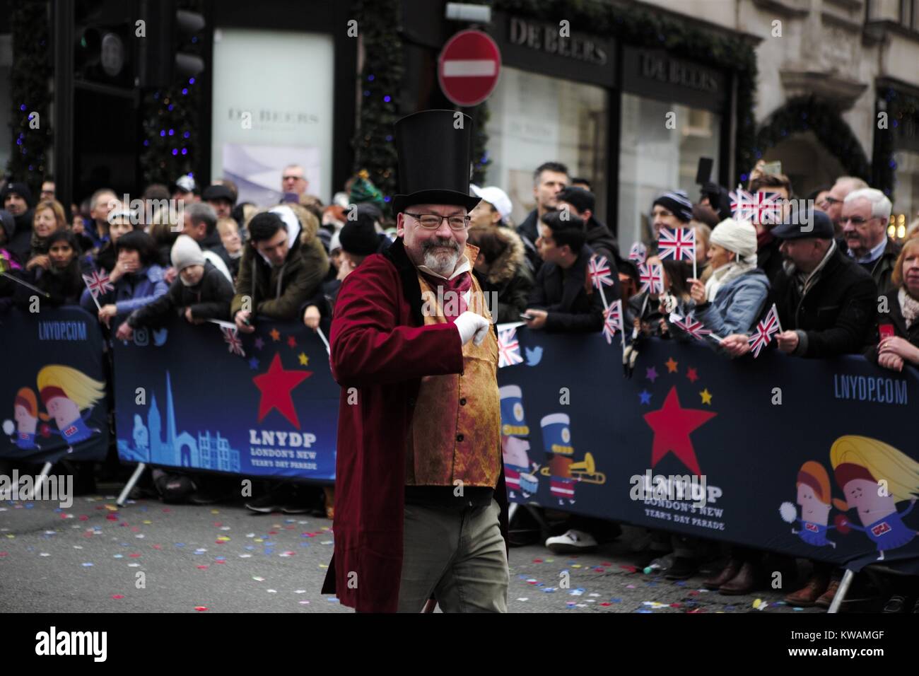 London New Year's Parade 2018 - Dancers, acrobats, cheerleaders ...