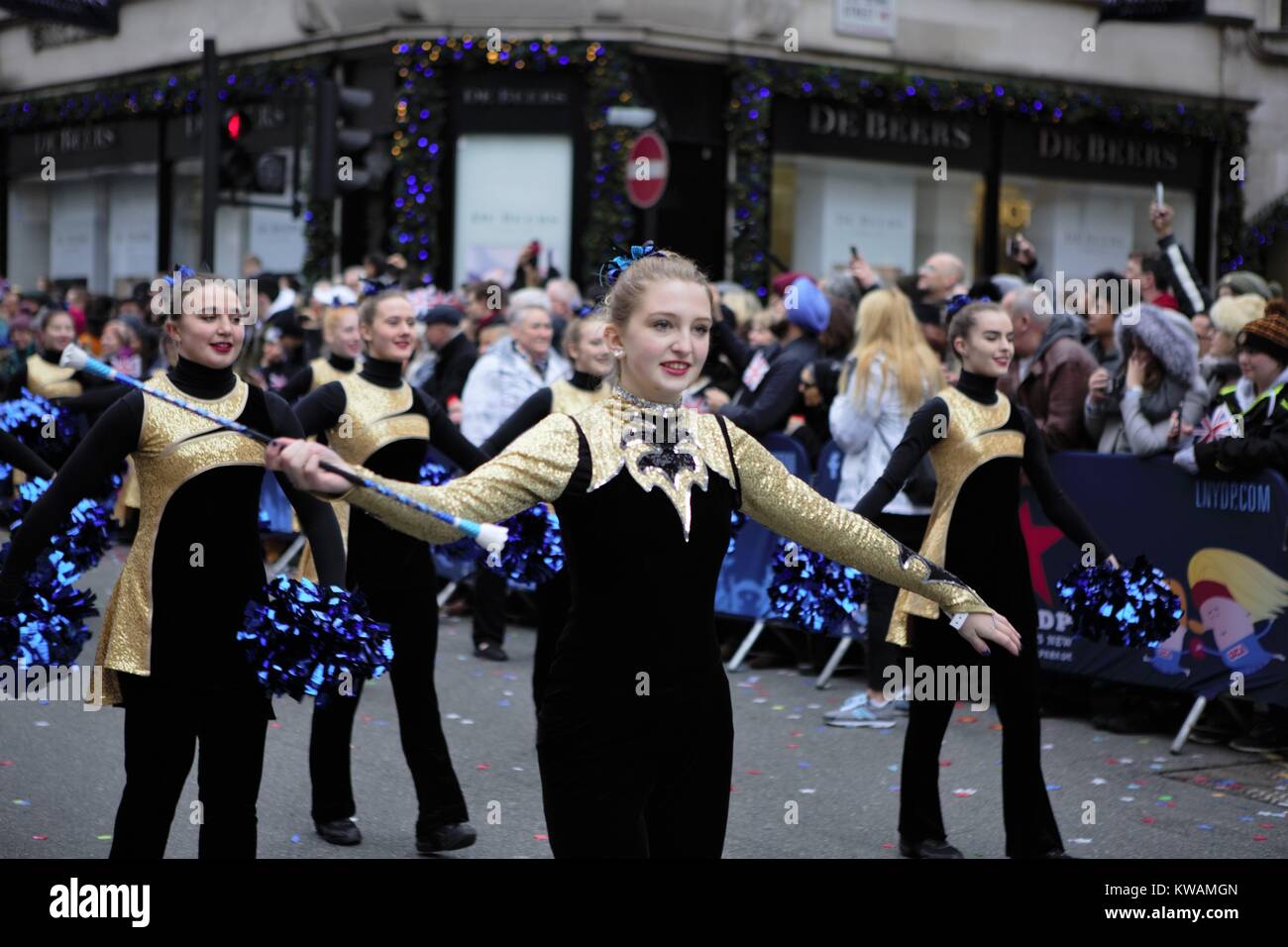 London New Year's Parade 2018 - Dancers, acrobats, cheerleaders ...