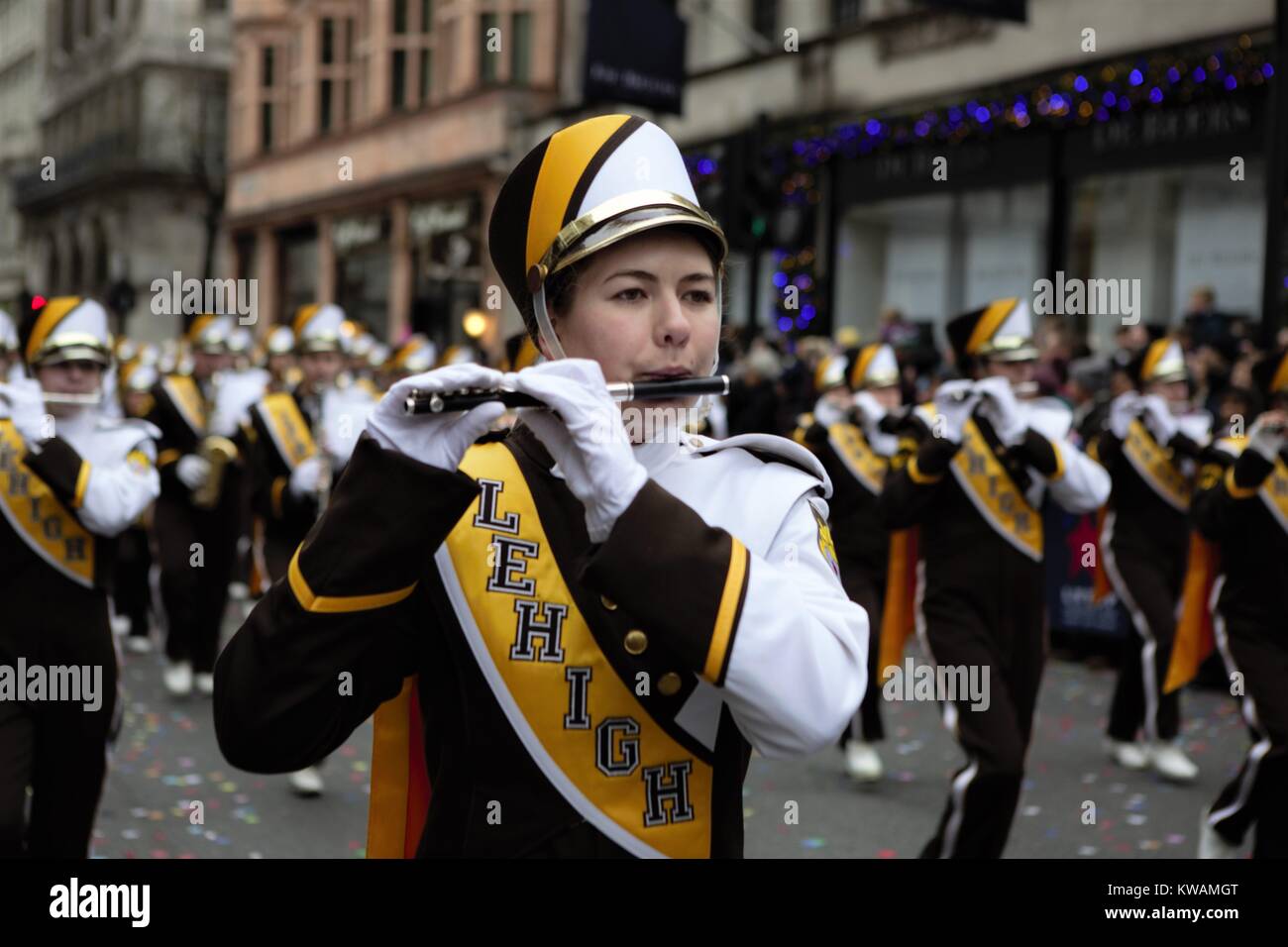 London New Year's Parade 2018 - Dancers, acrobats, cheerleaders ...