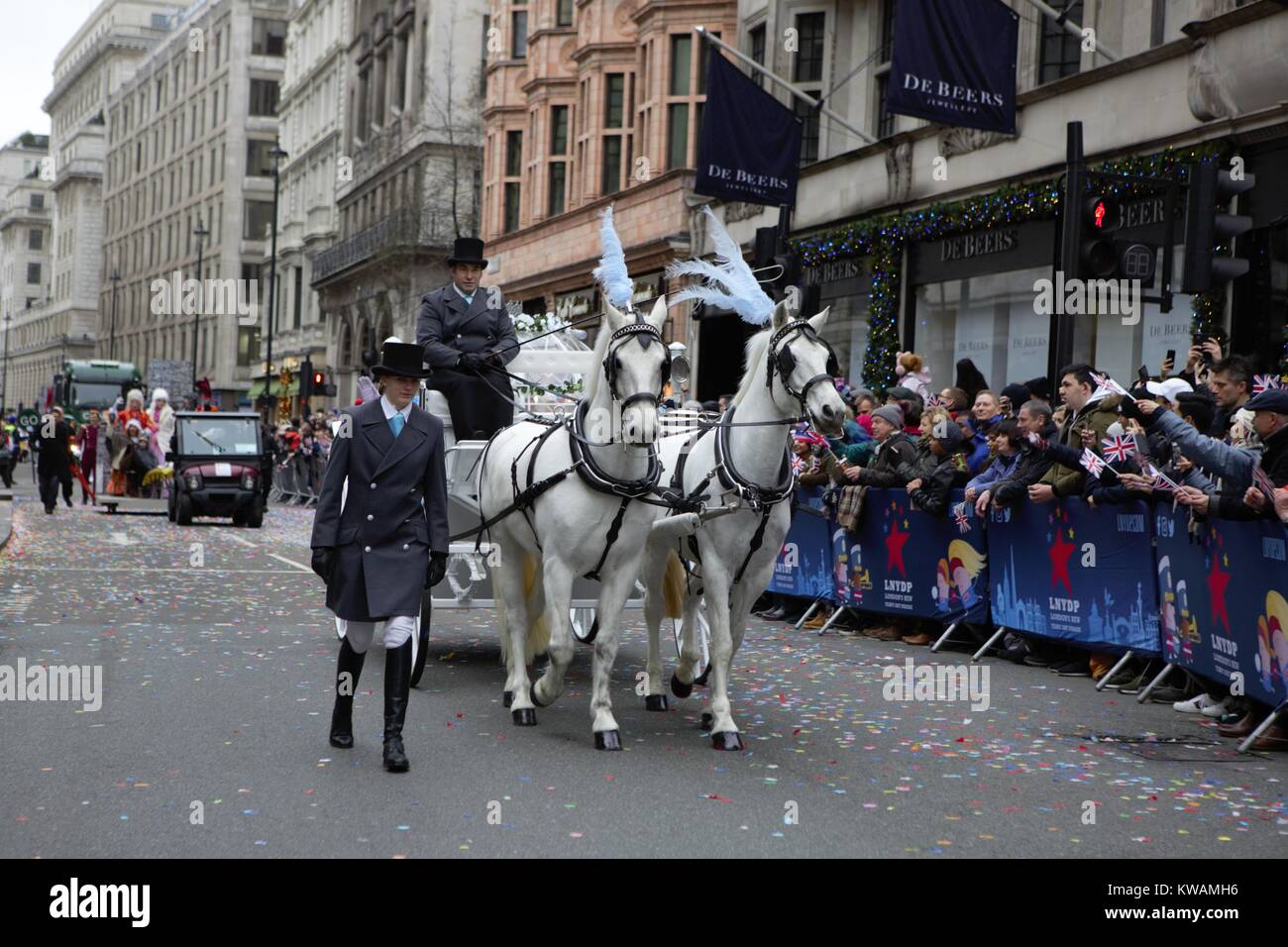 London New Year's Parade 2018 - Dancers, acrobats, cheerleaders ...