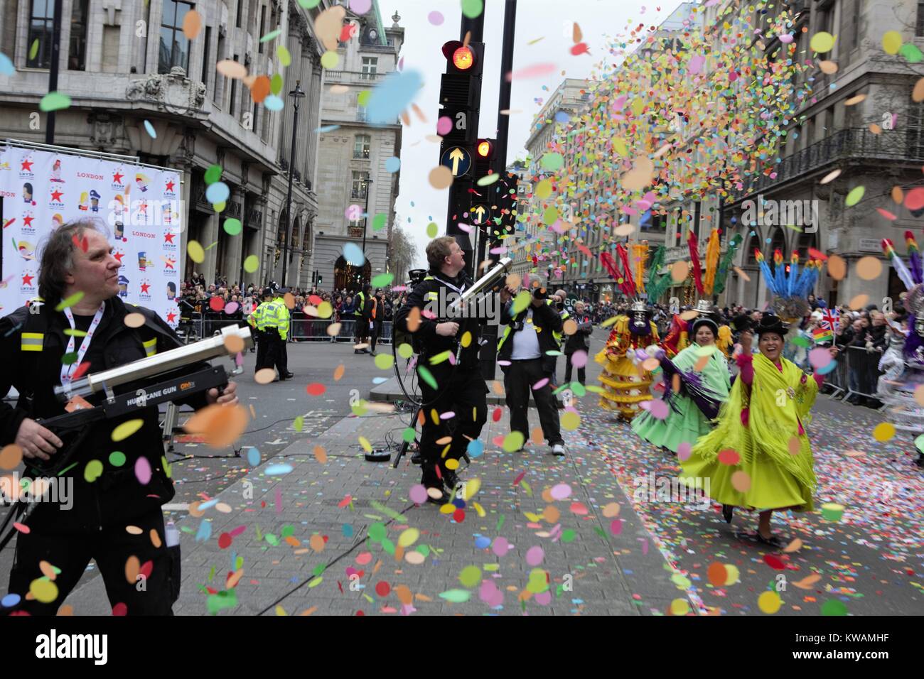 London New Year's Parade 2018 - Dancers, acrobats, cheerleaders ...