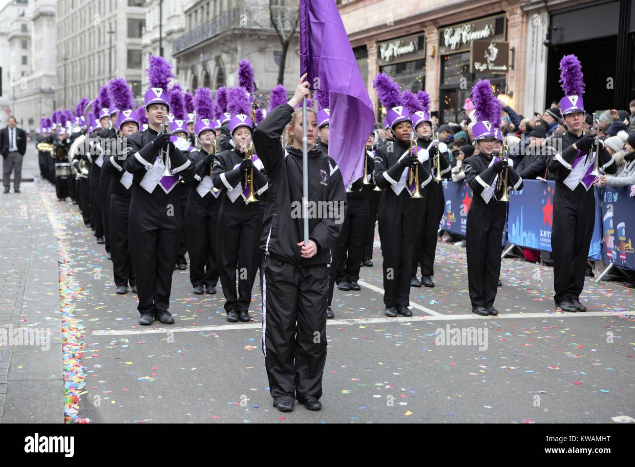 London New Year's Parade 2018 - Dancers, acrobats, cheerleaders ...