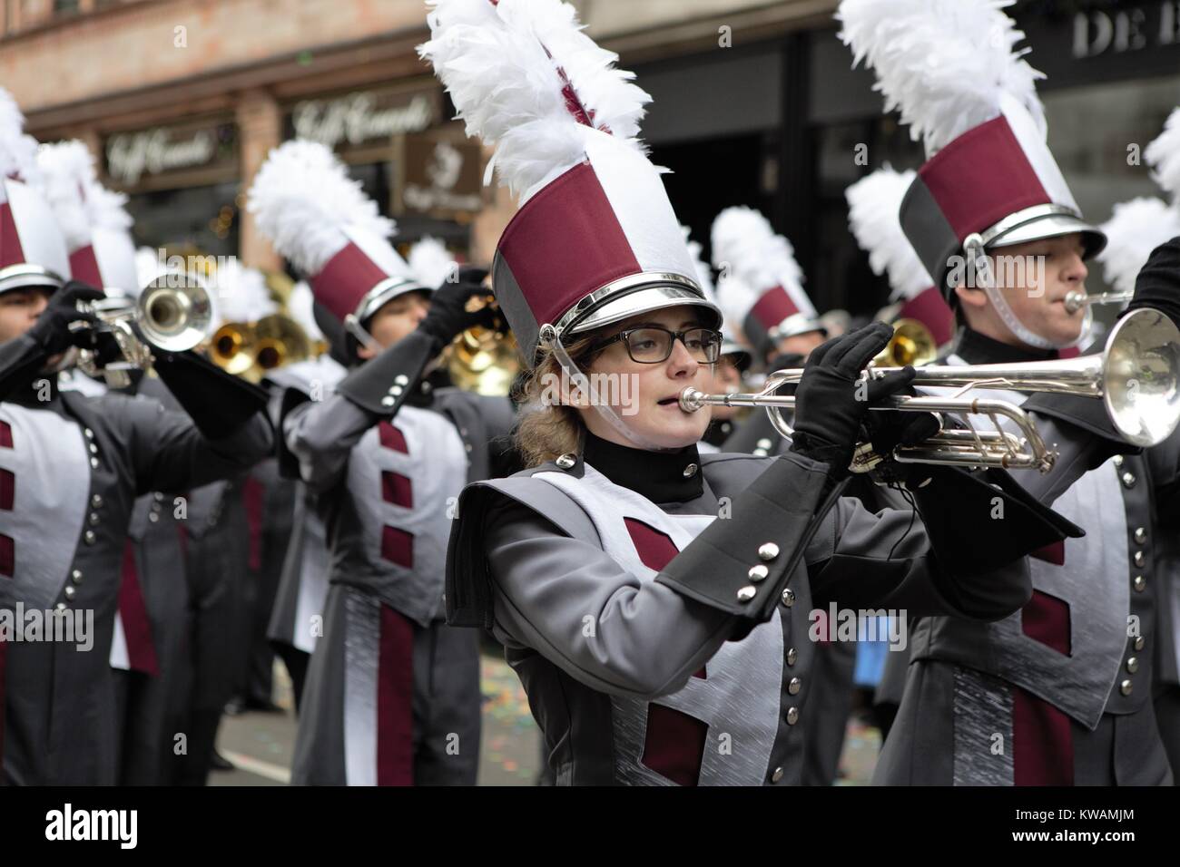London New Year's Parade 2018 - Dancers, acrobats, cheerleaders ...