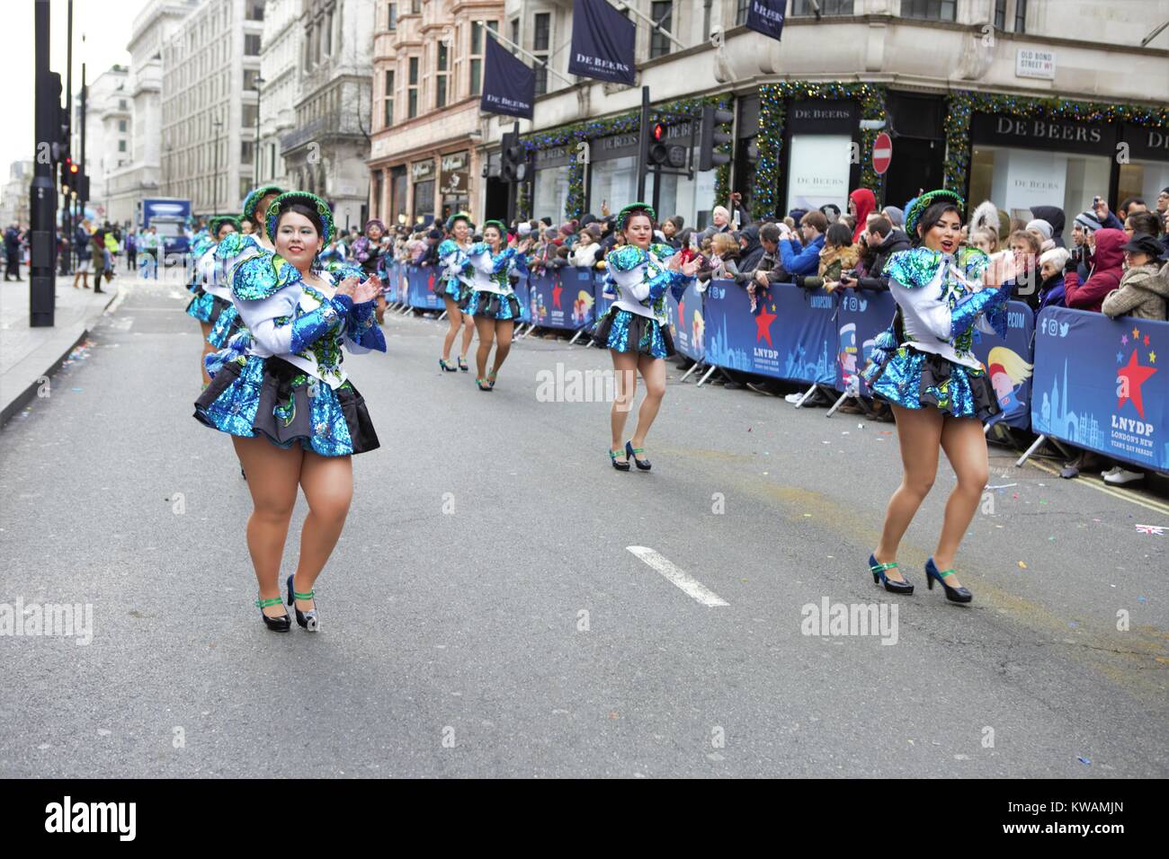 London New Year's Parade 2018 - Dancers, acrobats, cheerleaders ...