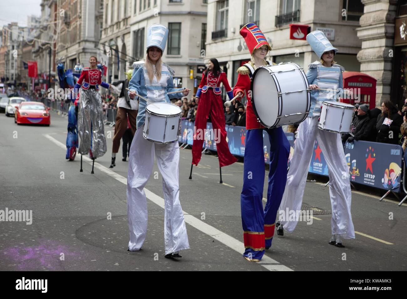 London New Year's Parade 2018 - Dancers, acrobats, cheerleaders ...