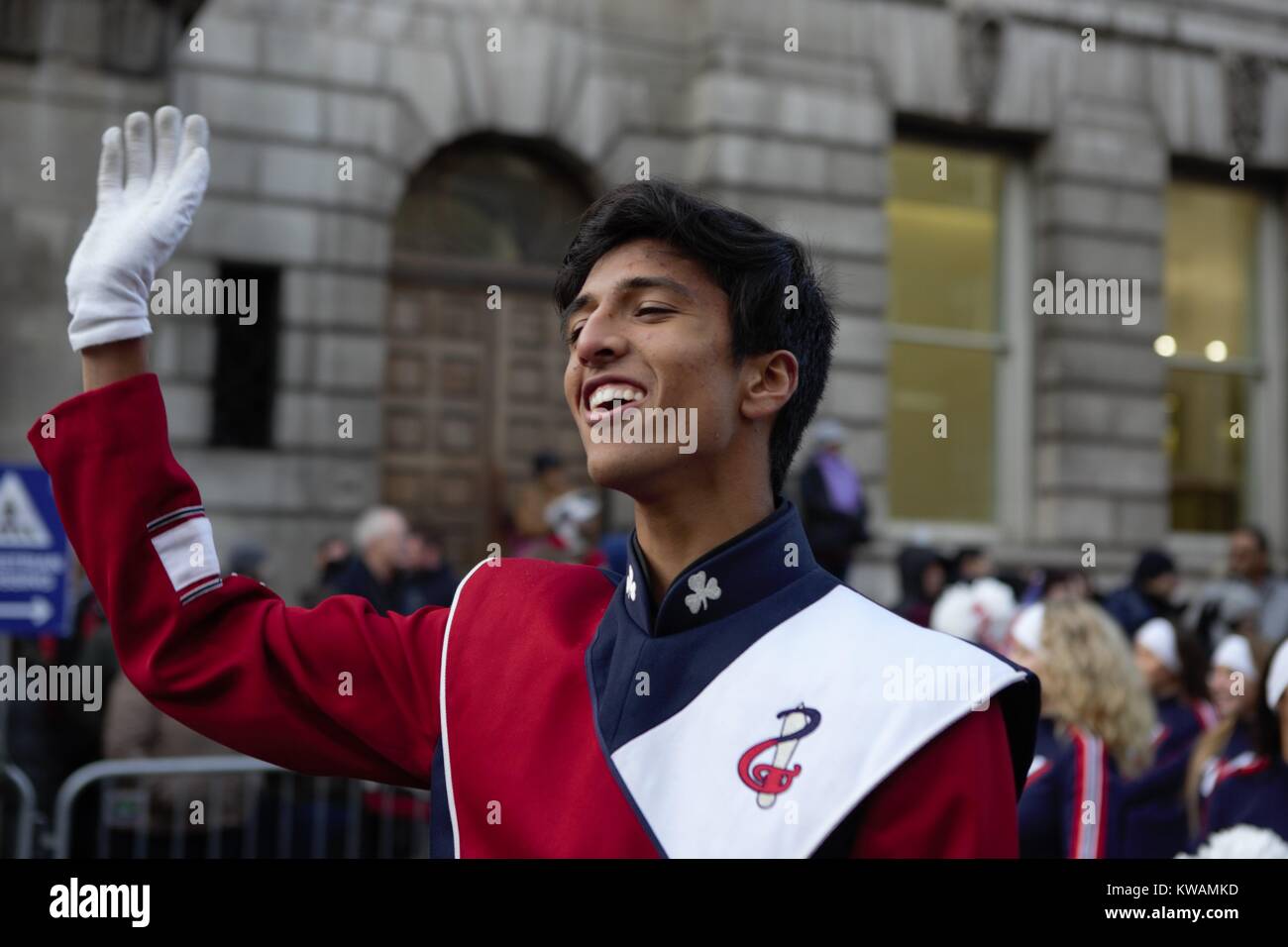 London New Year's Parade 2018 - Dancers, acrobats, cheerleaders ...