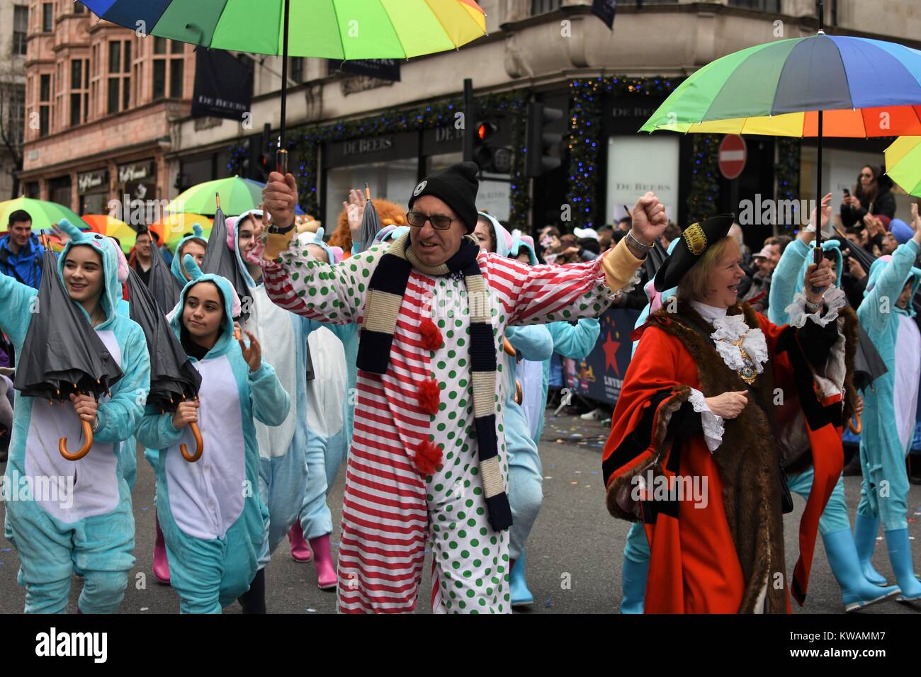 London New Year's Parade 2018 - Dancers, acrobats, cheerleaders ...