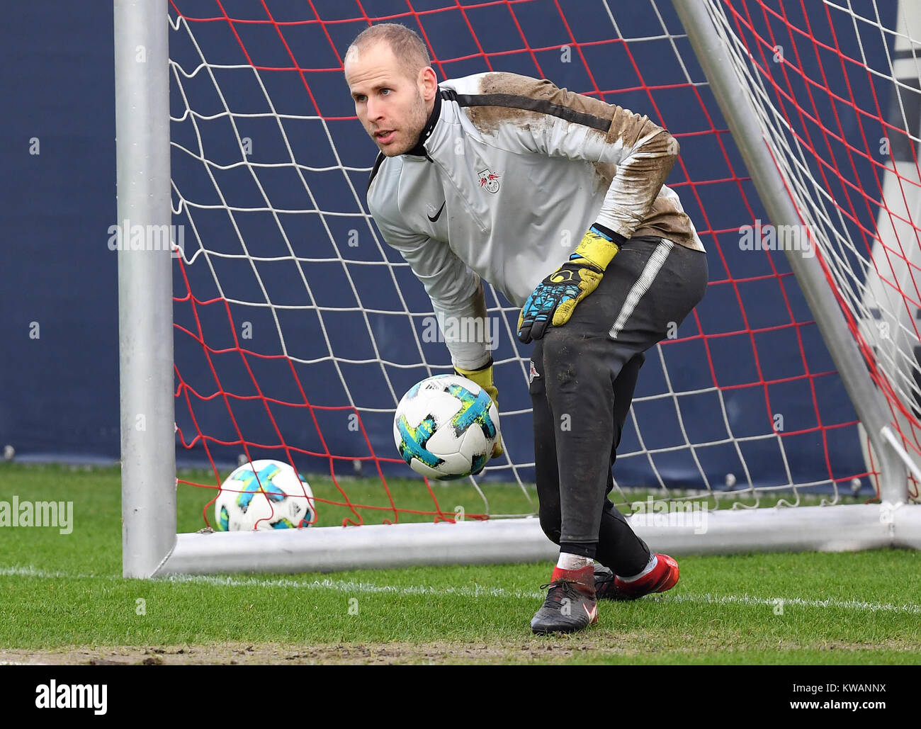 Leipzig, Germany. 2nd Jan, 2018. Leipzig's Peter Gulacsi throws a ball ...
