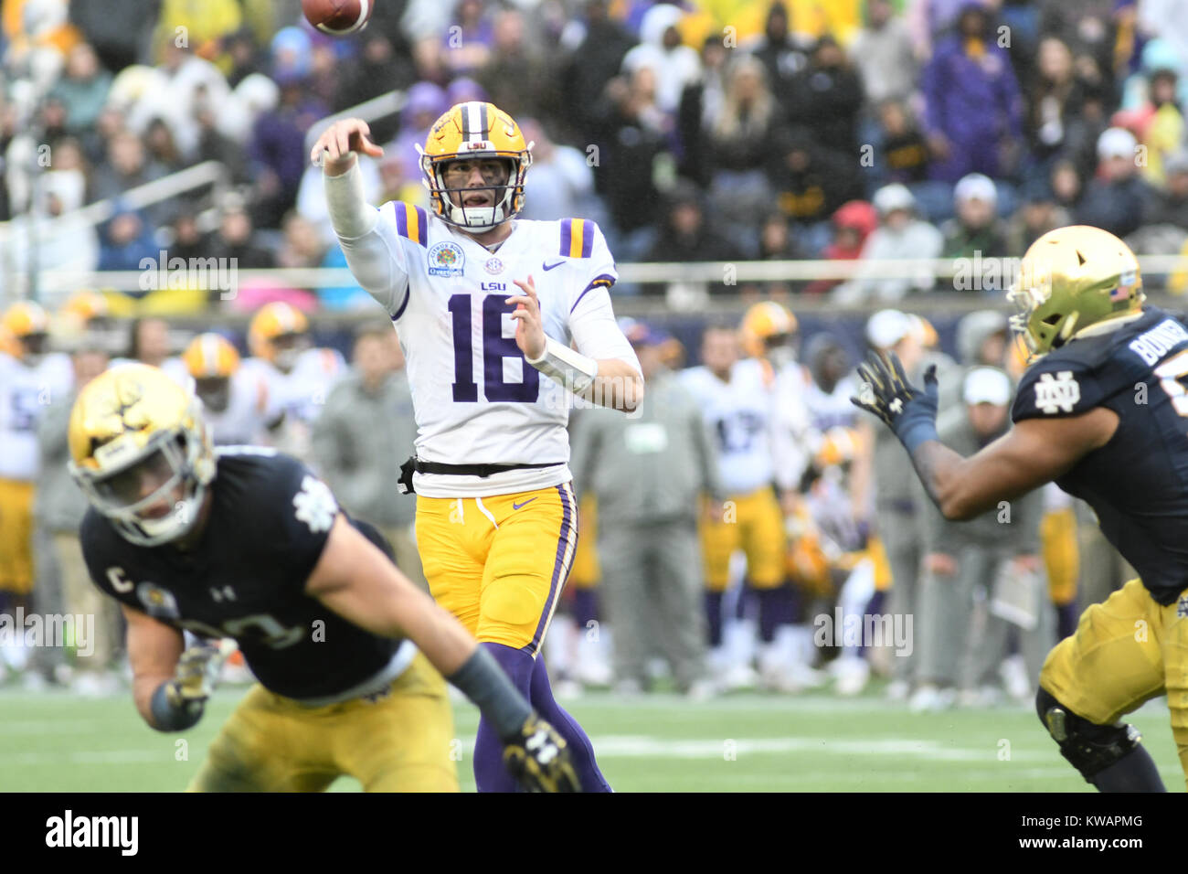 Quaterback hi-res stock photography and images - Alamy