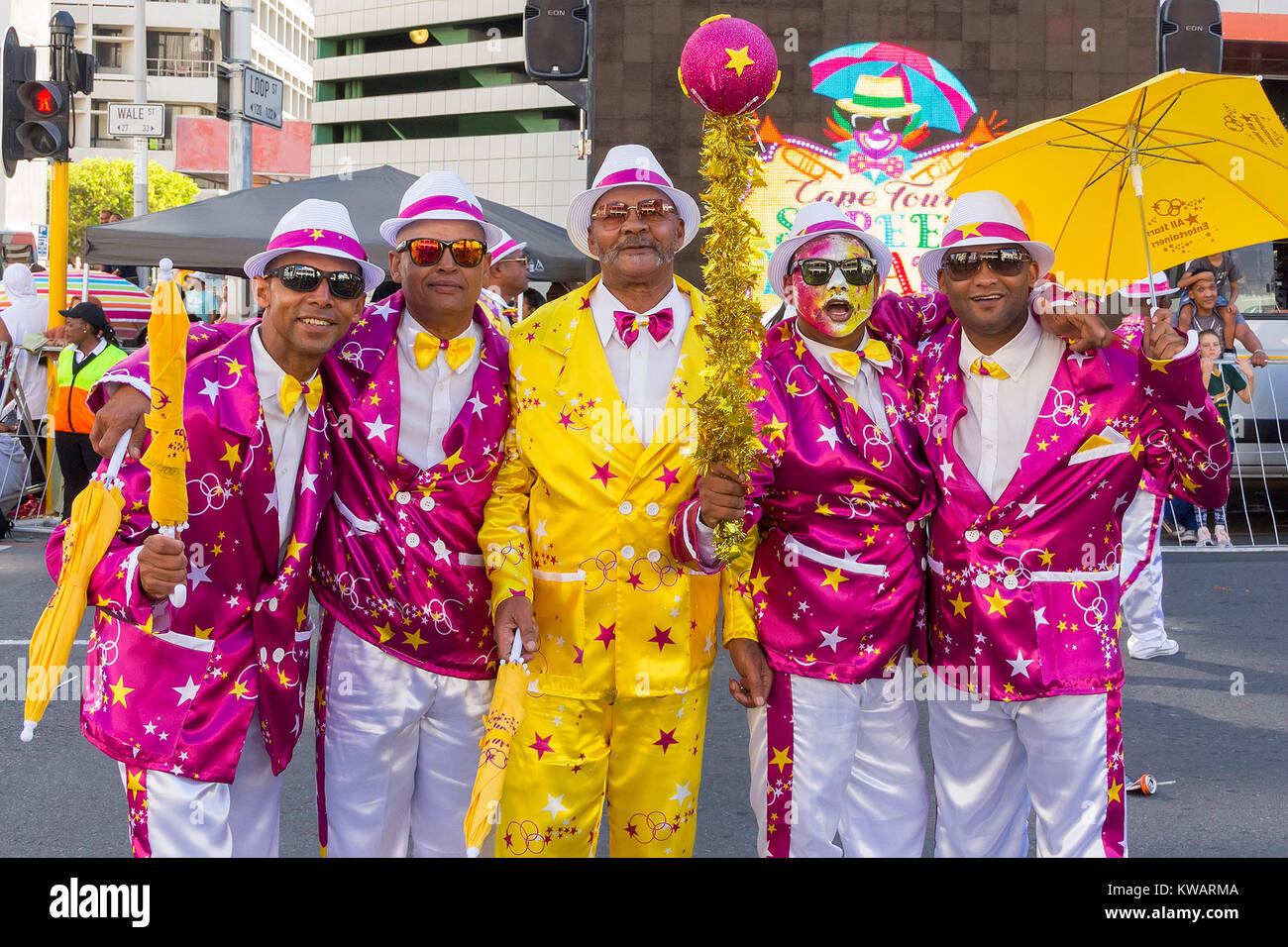 Cape Town, South Africa. 2nd Jan, 2018. Minstrels pose for photos ...