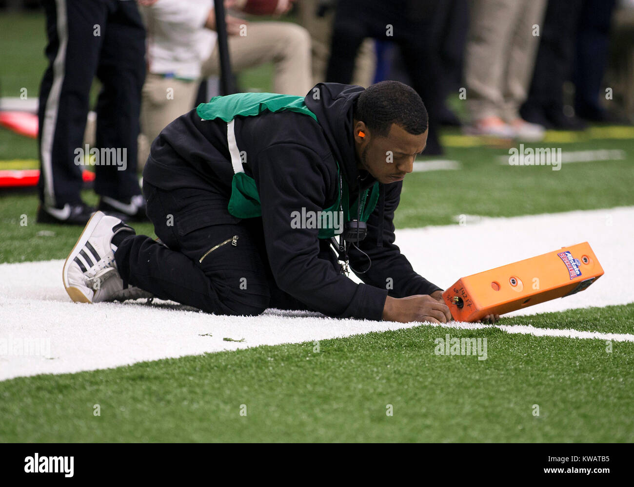 New Orleans, Louisiana, USA. 01st Jan, 2018. Pylon camera being fixed ...