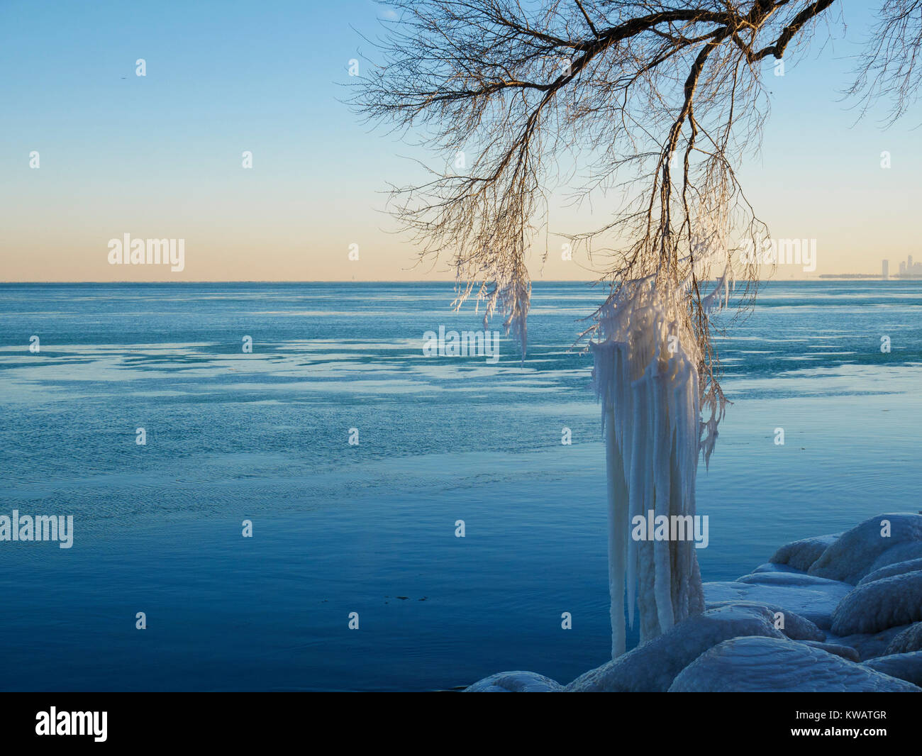Evanston, Illinois, USA. 2nd January 2018. A frigid Lake Michigan scene ...