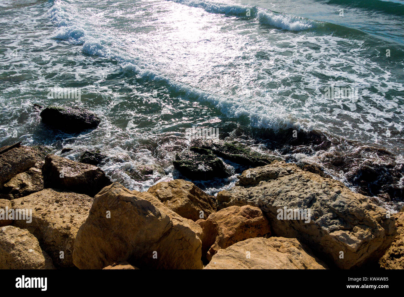 Closeup wave crashing on shoreline hi-res stock photography and images ...