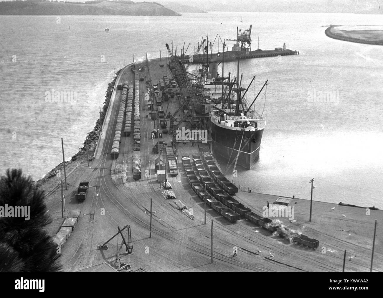 Cargo ships 1900s hi-res stock photography and images - Alamy