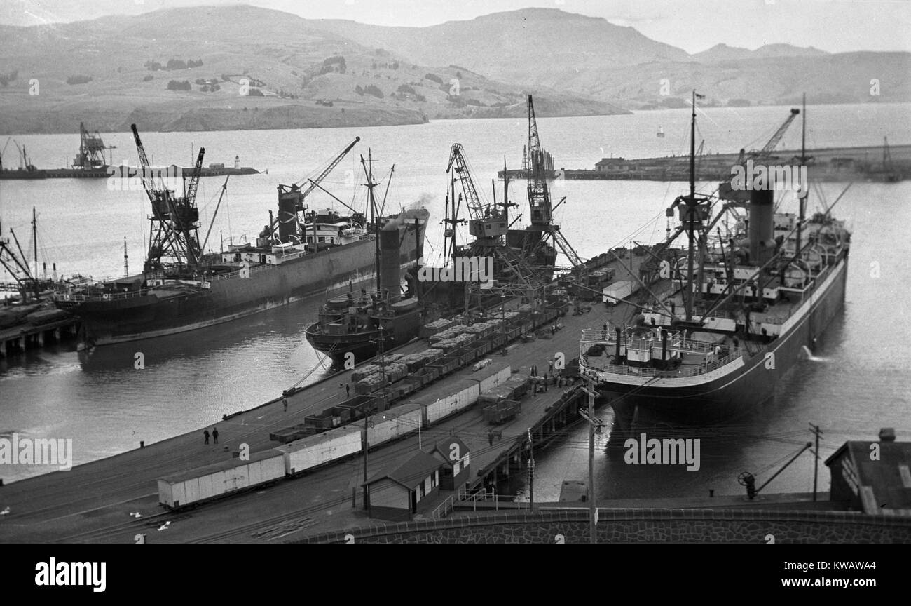Cargo ships 1900s hi-res stock photography and images - Alamy
