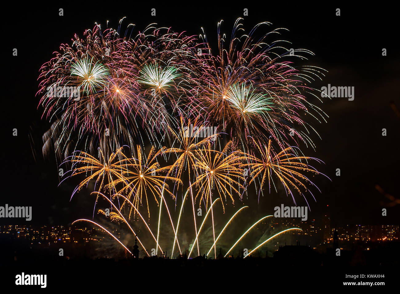 Fire works show hi-res stock photography and images - Alamy