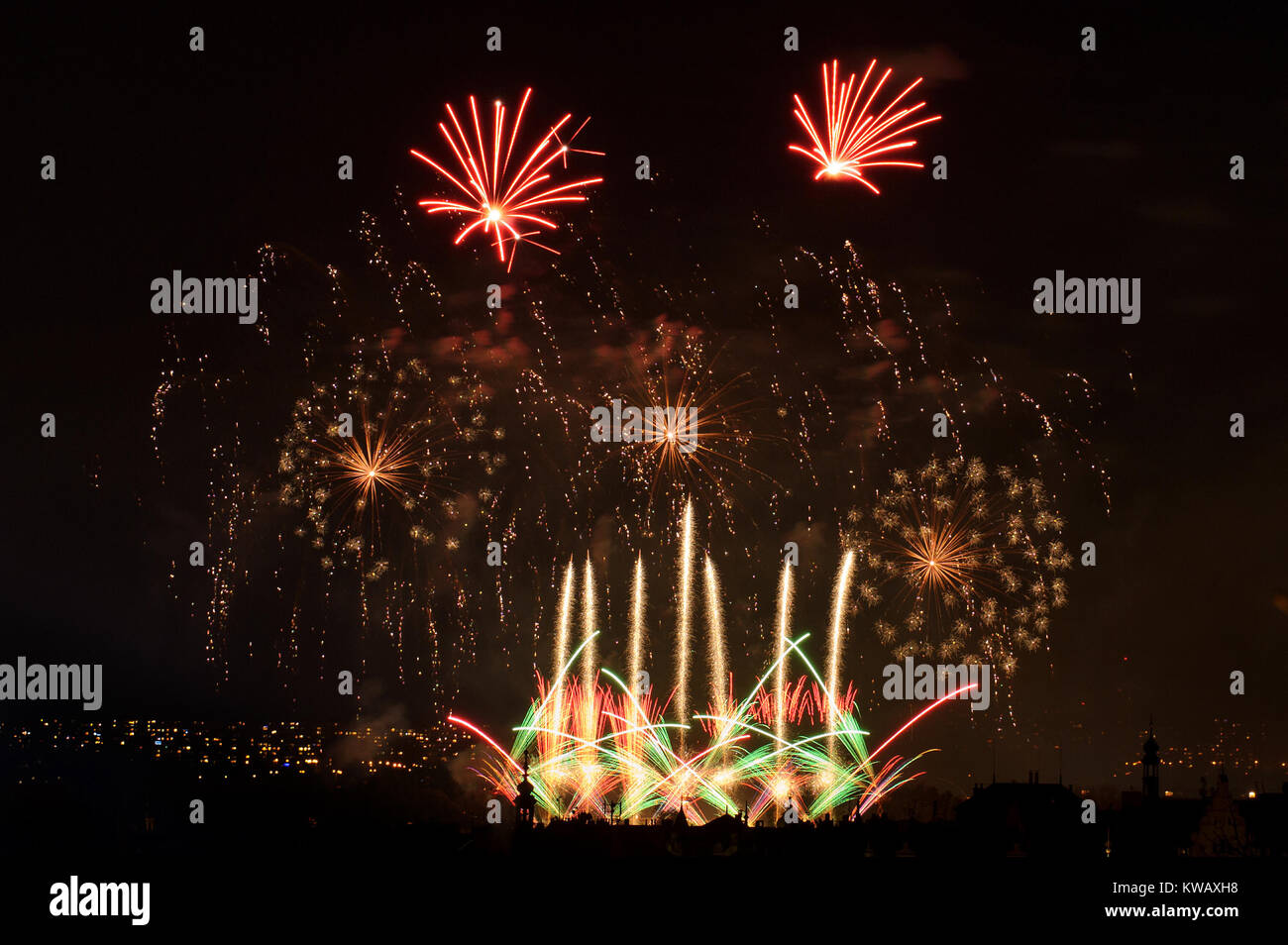 Big fireworks above city hi-res stock photography and images - Alamy