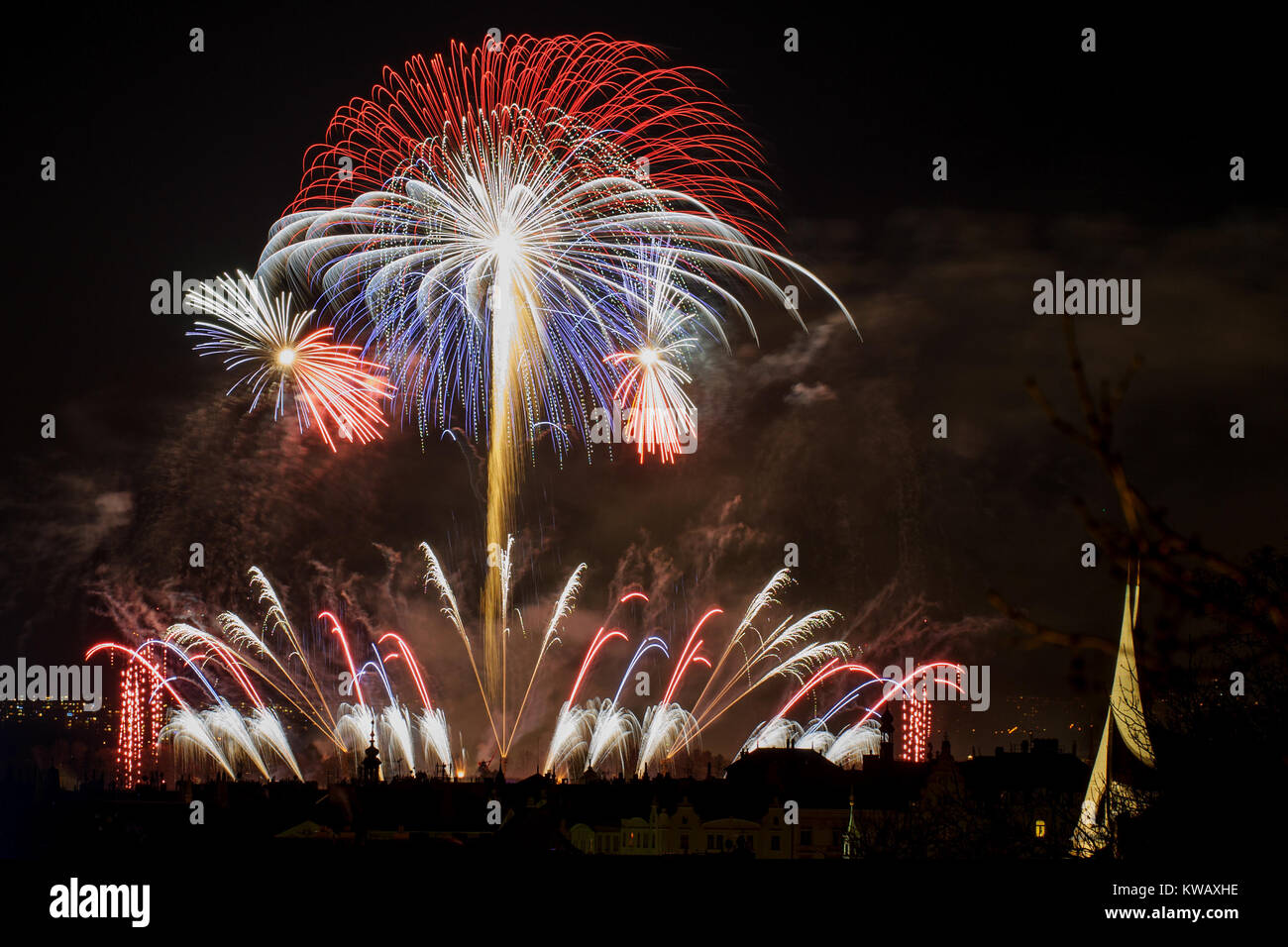 Big fireworks above city hi-res stock photography and images - Alamy