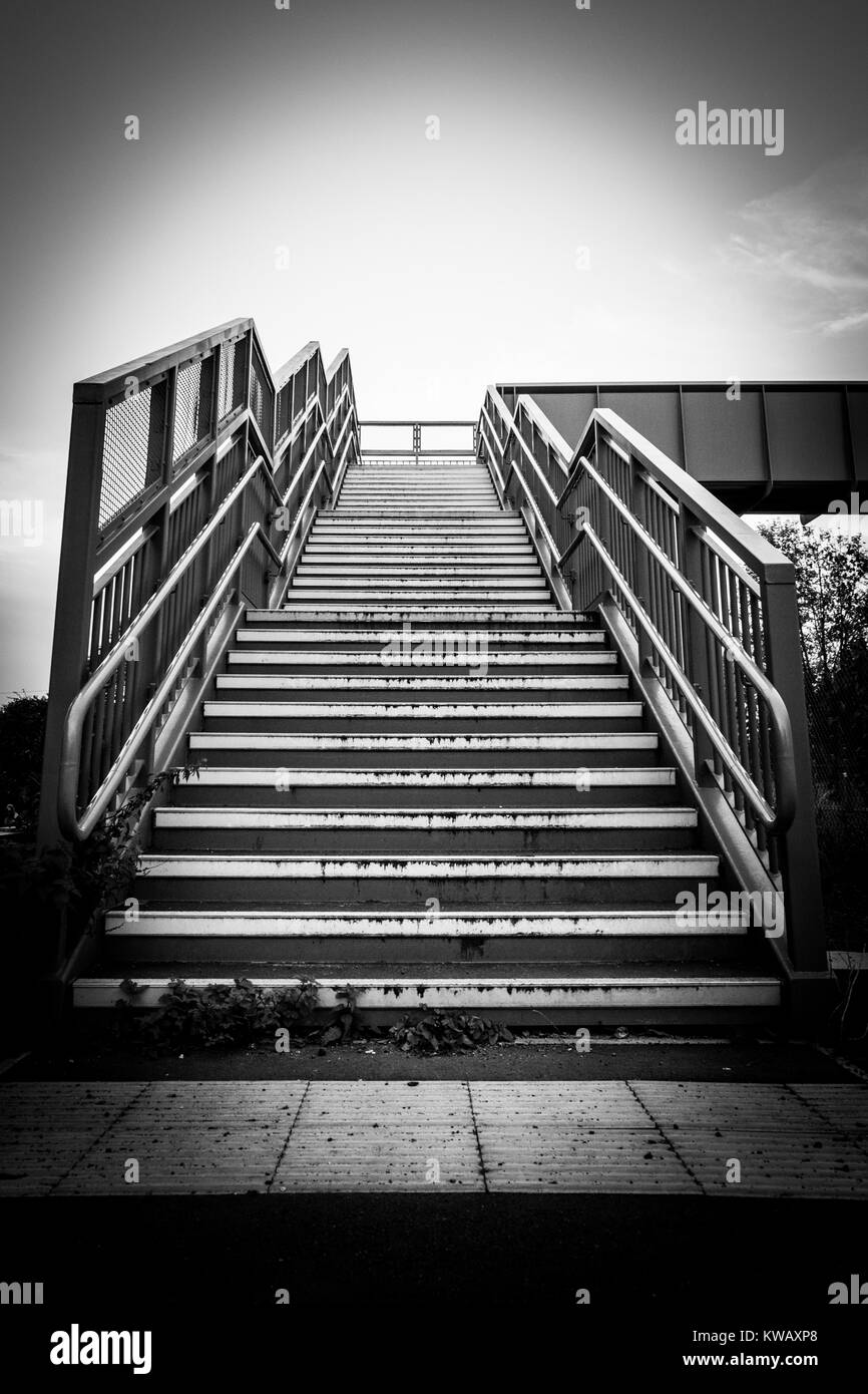 stairway bridge over train tracks Stock Photo - Alamy