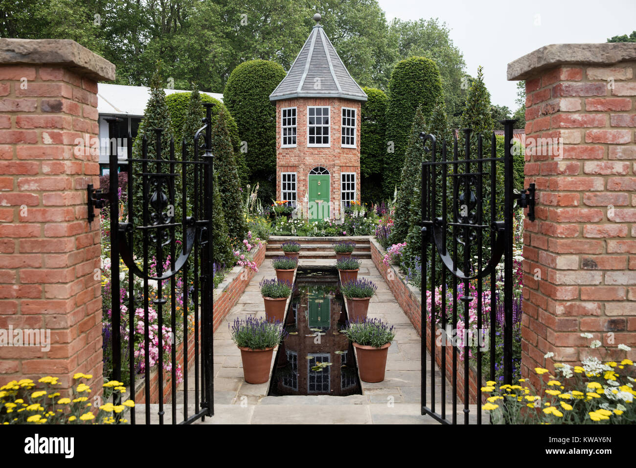 Diarmuid gavin chelsea garden hi-res stock photography and images - Alamy