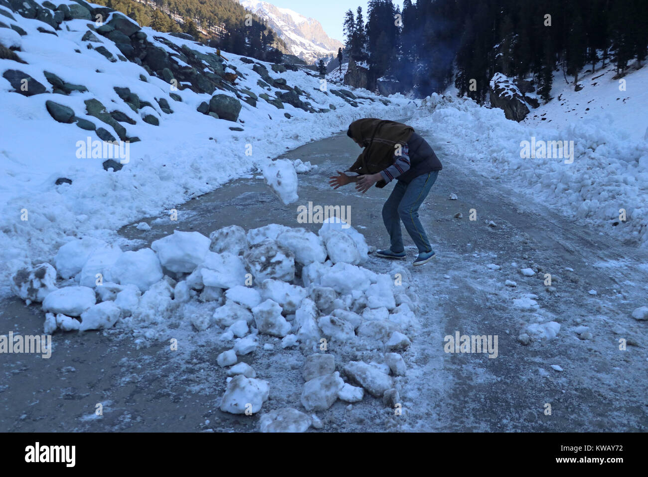 Pahalgam in winters hi-res stock photography and images - Alamy