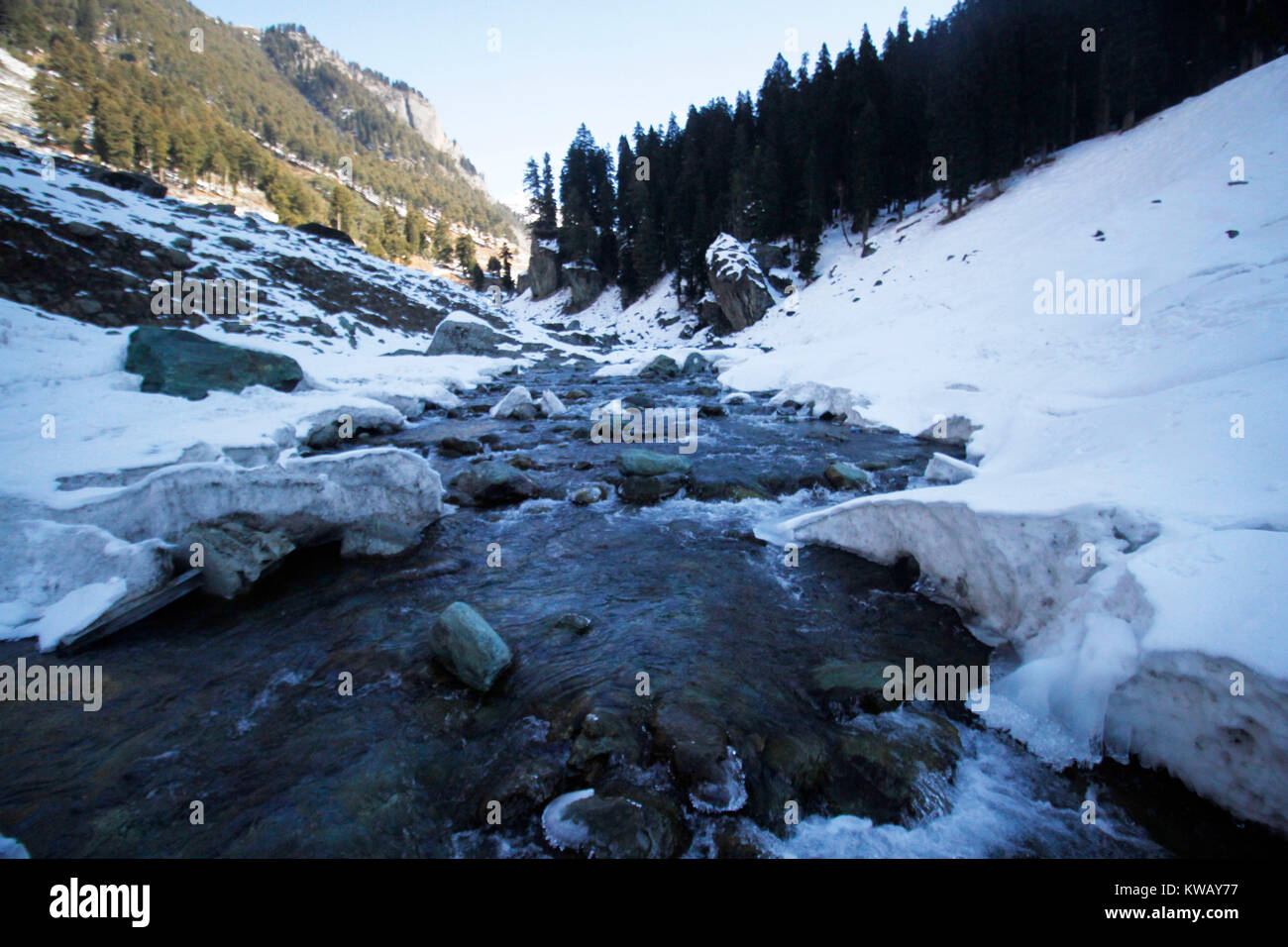 India. 31st Dec, 2017. A view of snow covered mountains of famous ...