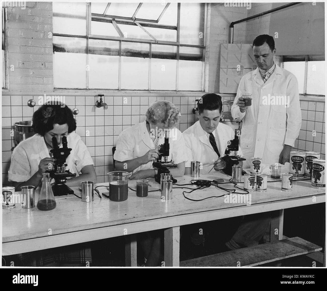 War college laboratory hi-res stock photography and images - Alamy