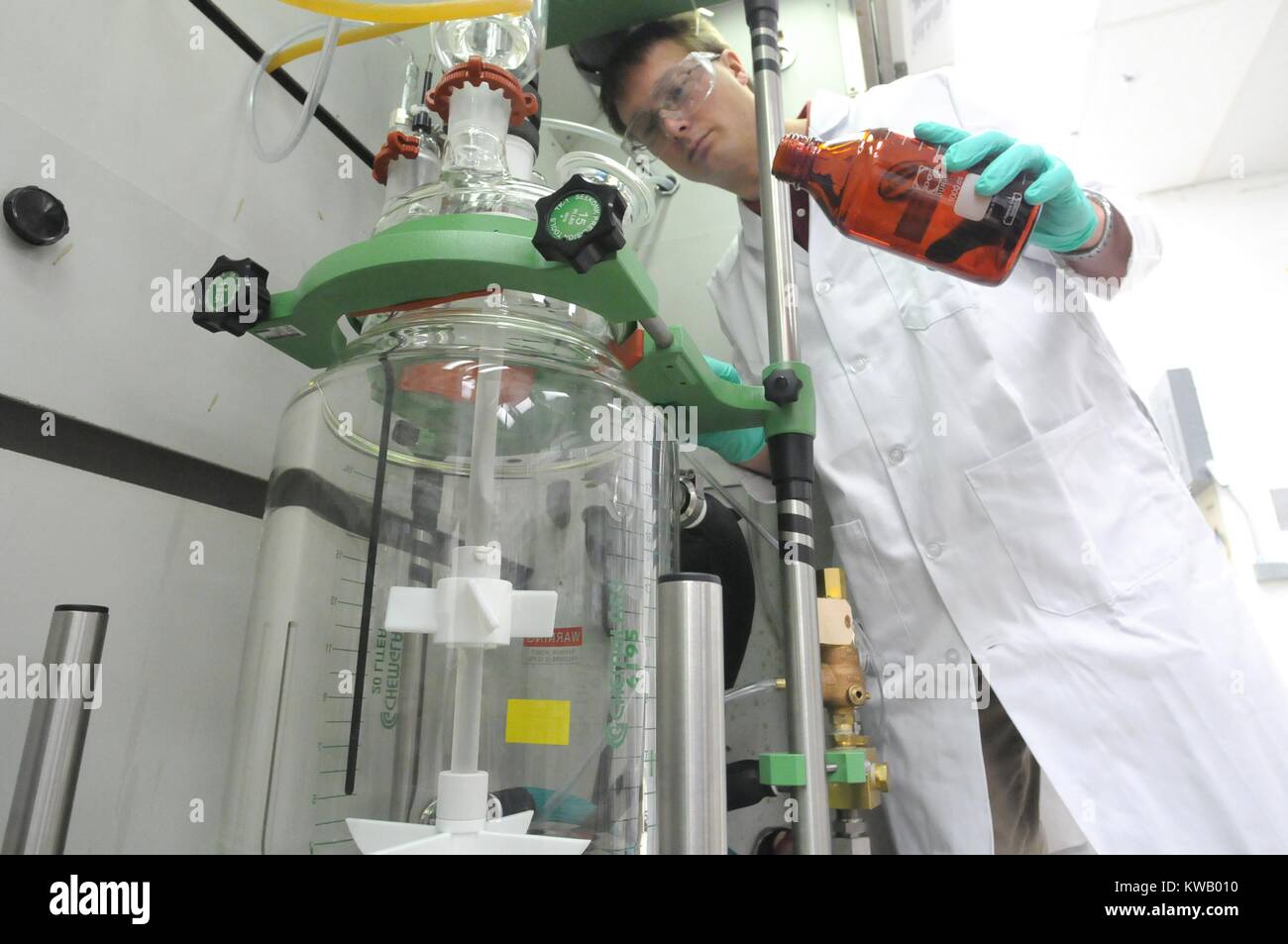 Laboratory Scale High Resolution Stock Photography and Images - Alamy