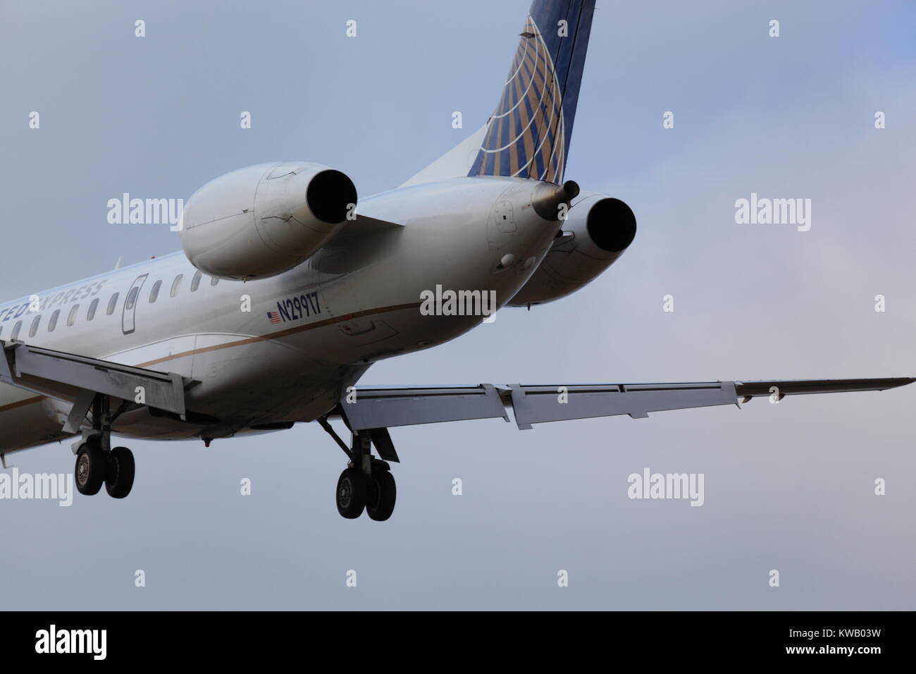 Embraer 145 united hi-res stock photography and images - Alamy