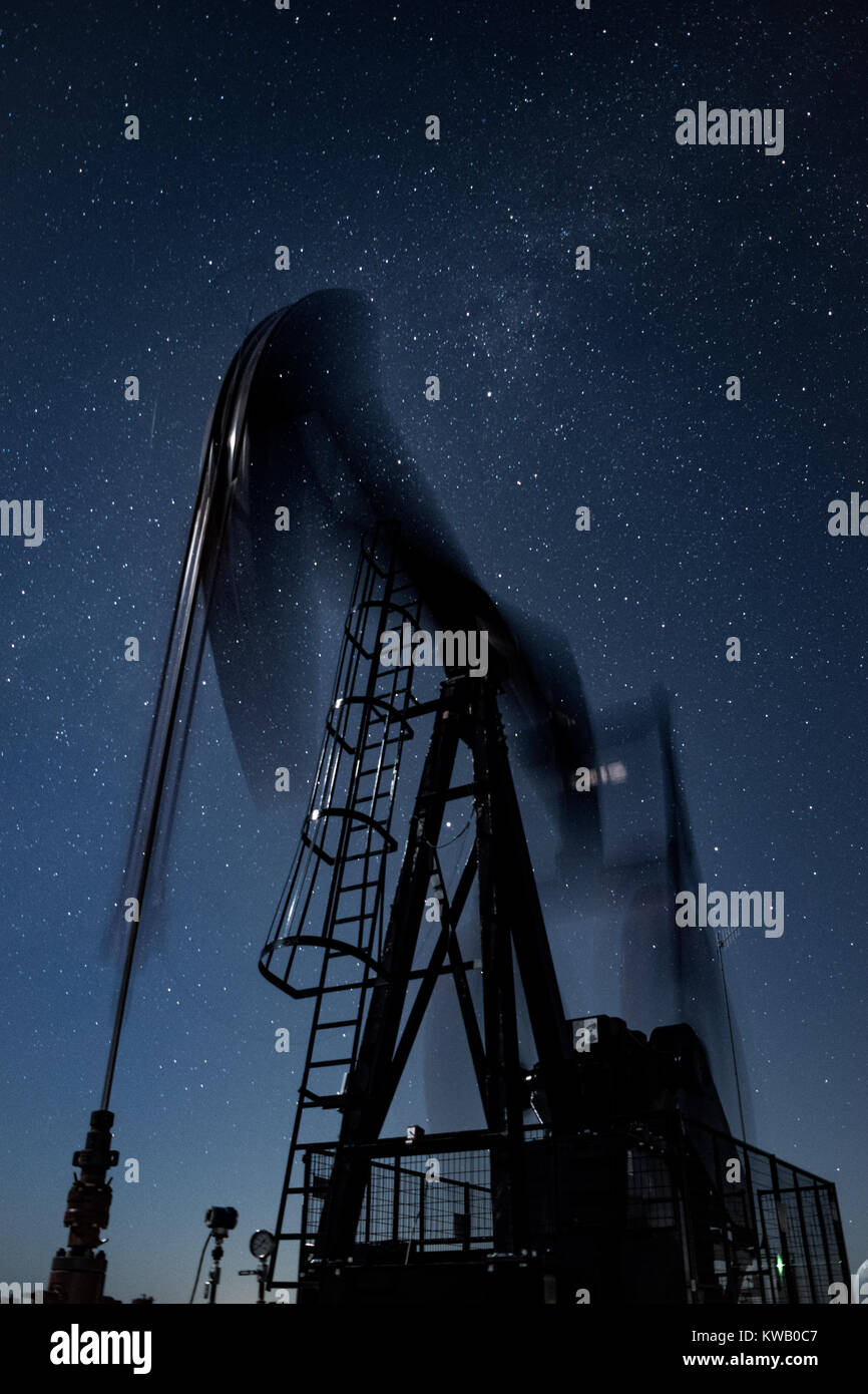 Oil and gas night hi-res stock photography and images - Alamy